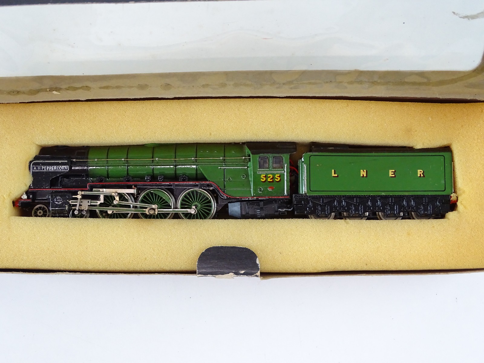 Lot 359 - A pair of TRIX OO Gauge LNER steam