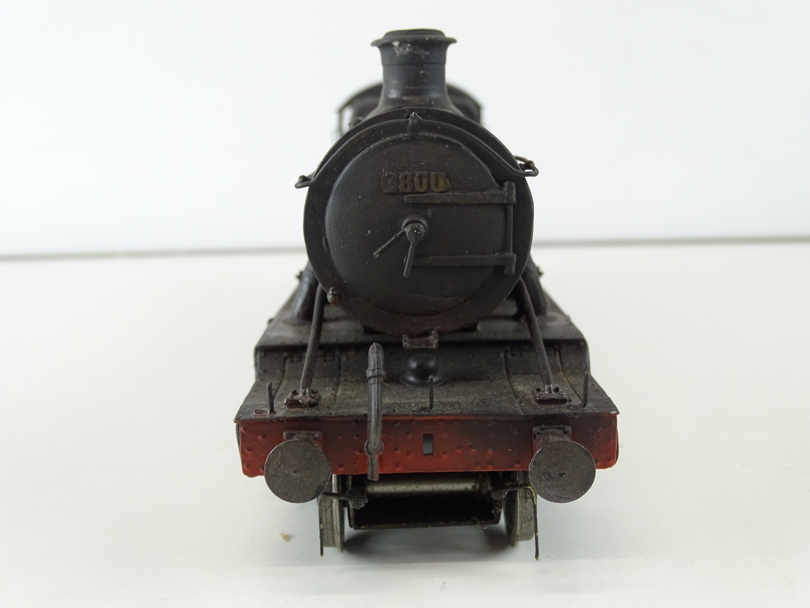 Lot 569 - A kit built finescale O Gauge class 28xx 2-8-