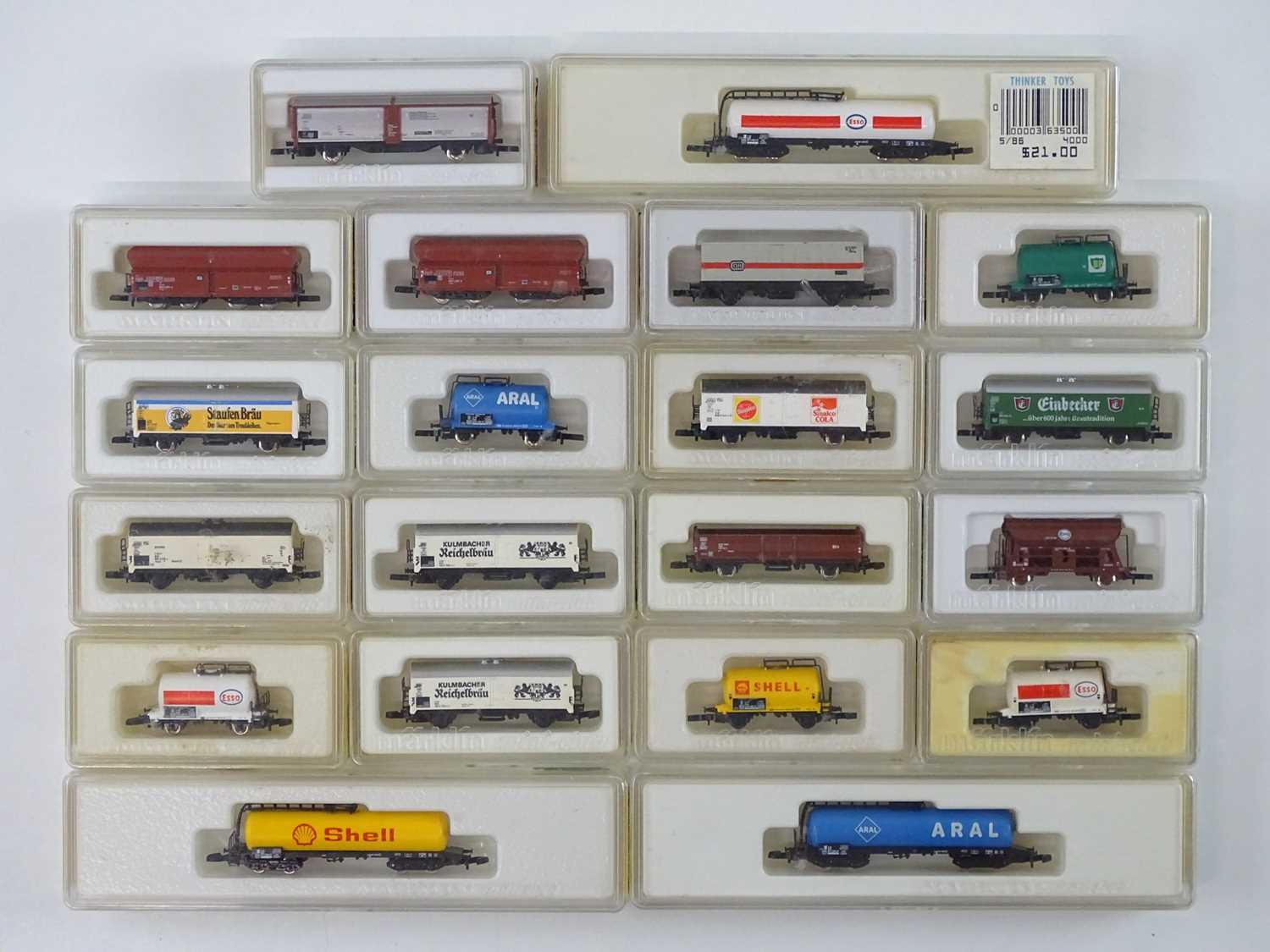 Lot 270 - A mixed group of MARKLIN Z gauge wagons - VG
