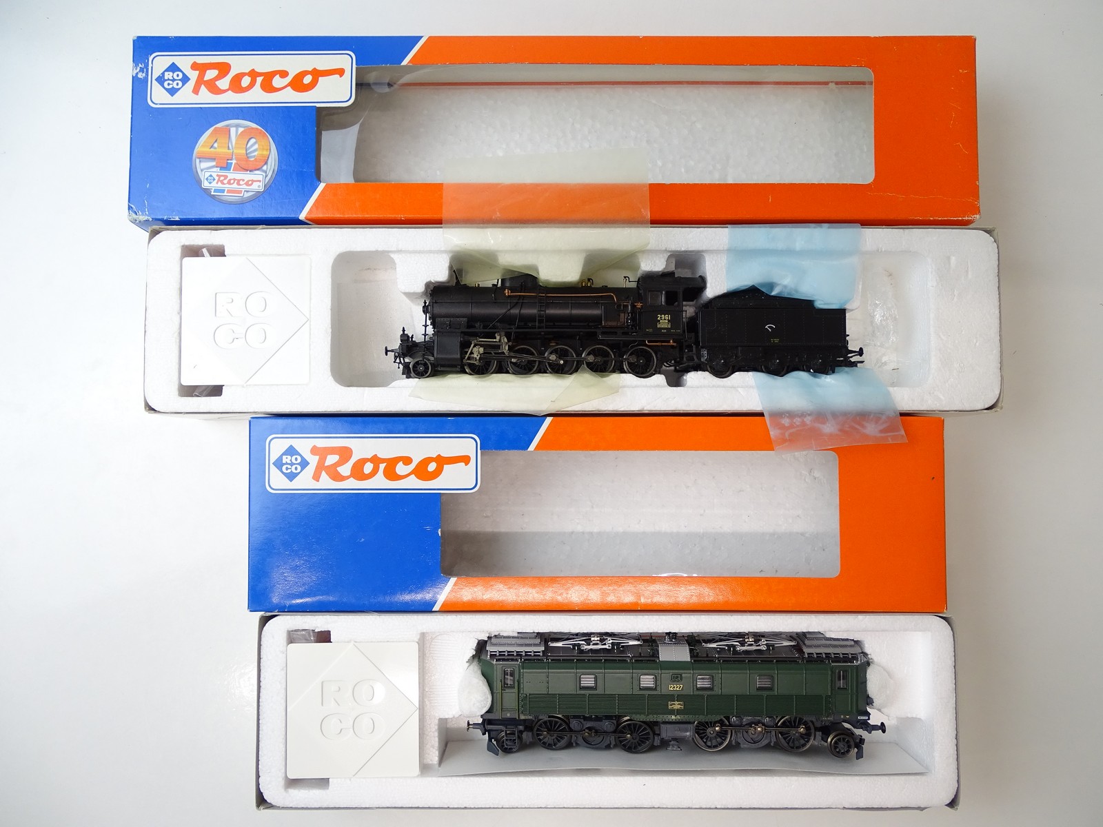 Lot 305 - A pair of ROCO HO gauge Swiss Outline