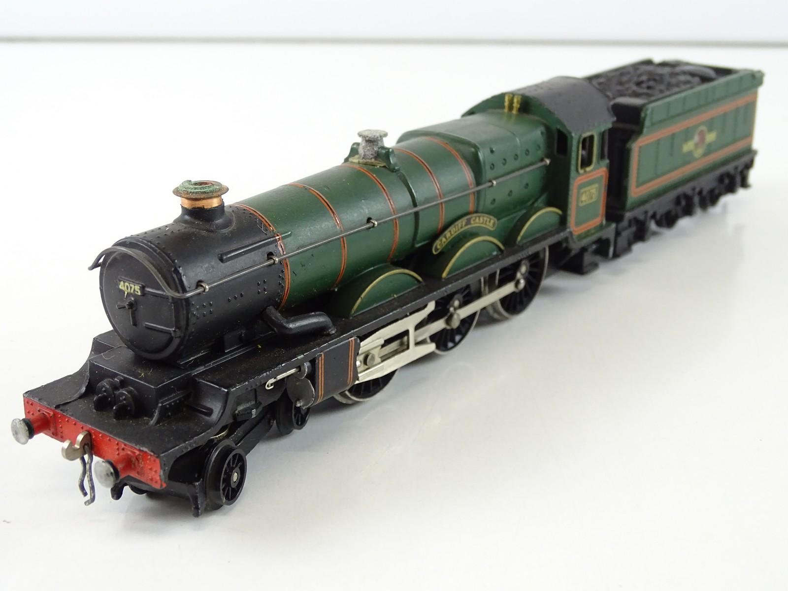 Lot 523 - A HORNBY DUBLO 2221 OO gauge Castle class