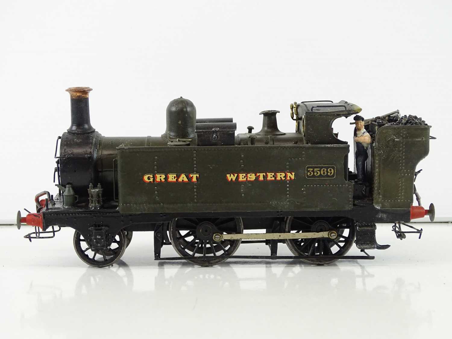 Lot 592 - A finescale O gauge kitbuilt Metro tank