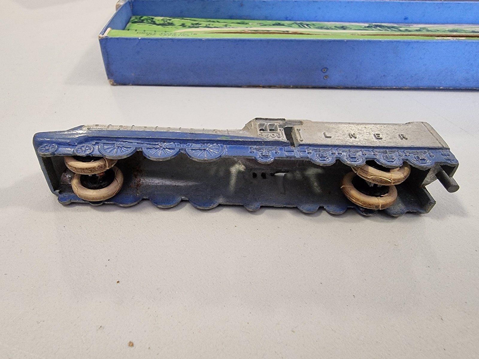 Lot 89 - A DINKY No. 16 Silver Jubilee Train Set in