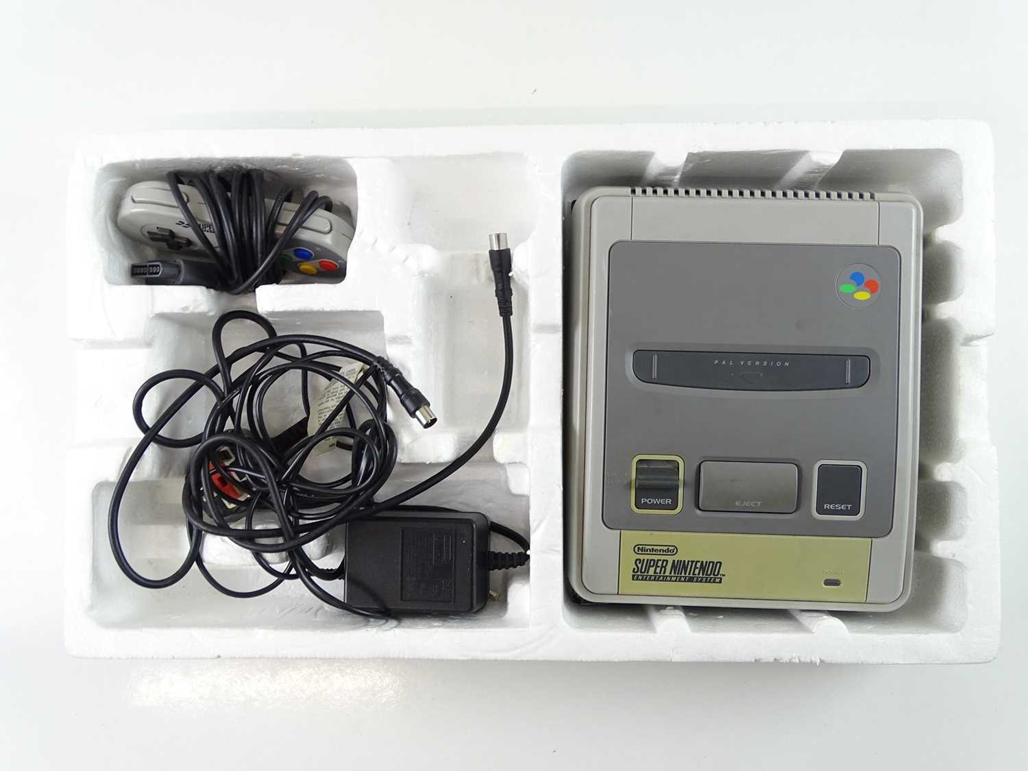 Lot 16 - Super Nintendo Entertainment System (SNES)