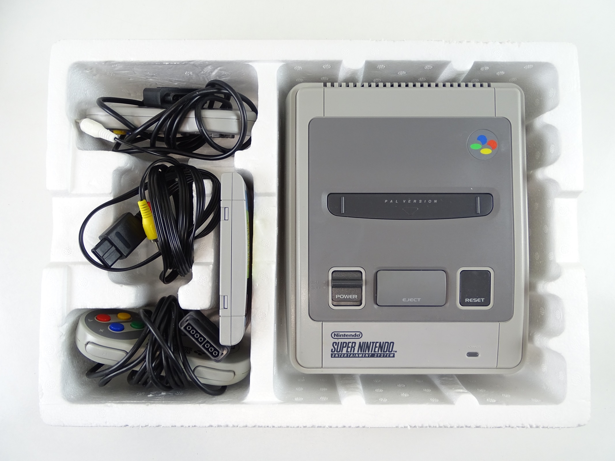 Lot 51 - Super Nintendo Entertainment System (SNES)