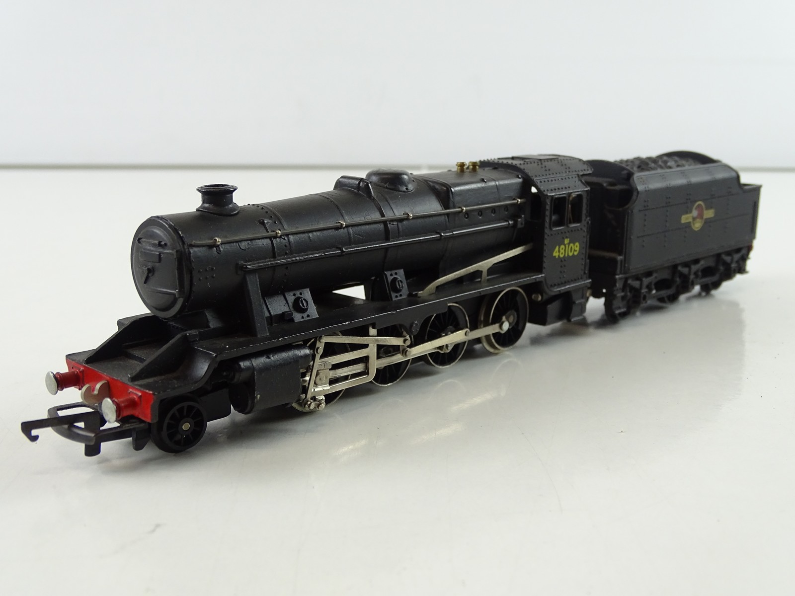 Lot 333 - A WRENN 2224 class 8F steam locomotive in BR