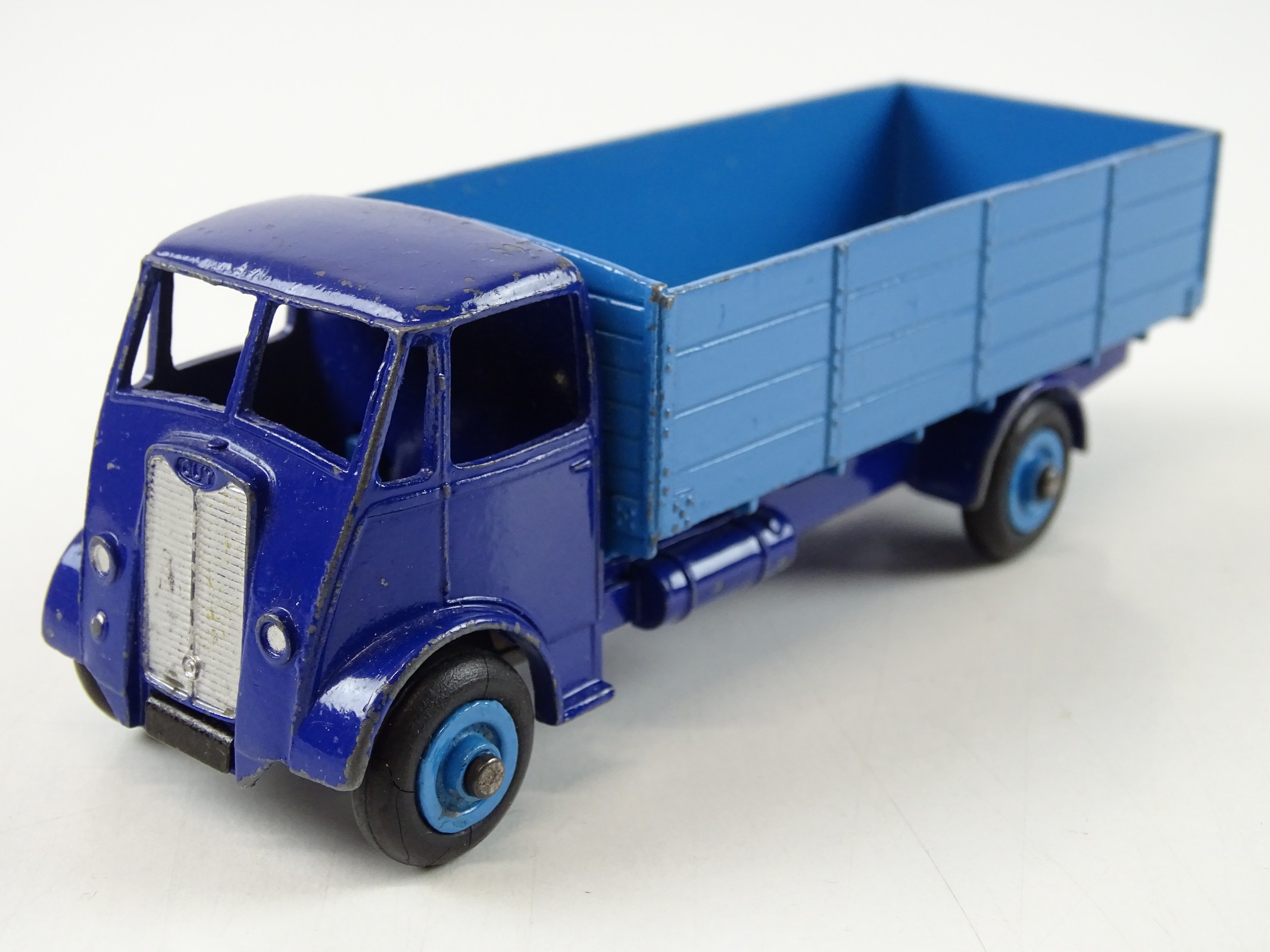 Lot 66 - A DINKY 431 Guy 4-Ton Lorry, 2nd style cab,
