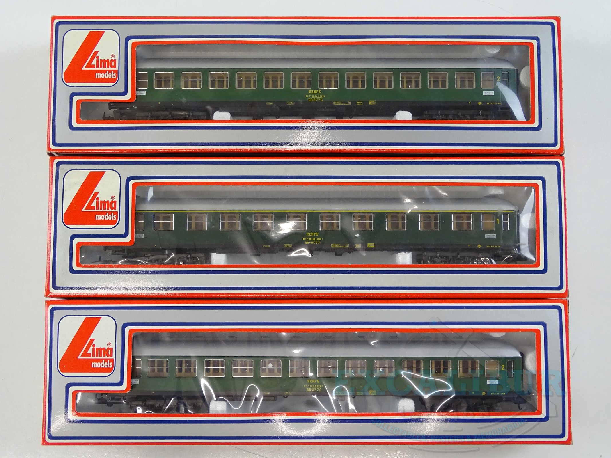Lot 137 - A LIMA HO gauge TEE passenger train pack