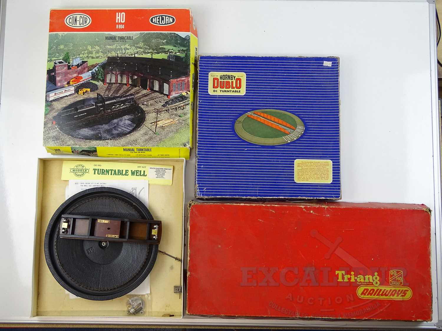 Lot 264 - A TRI-ANG OO gauge Girder Bridge set