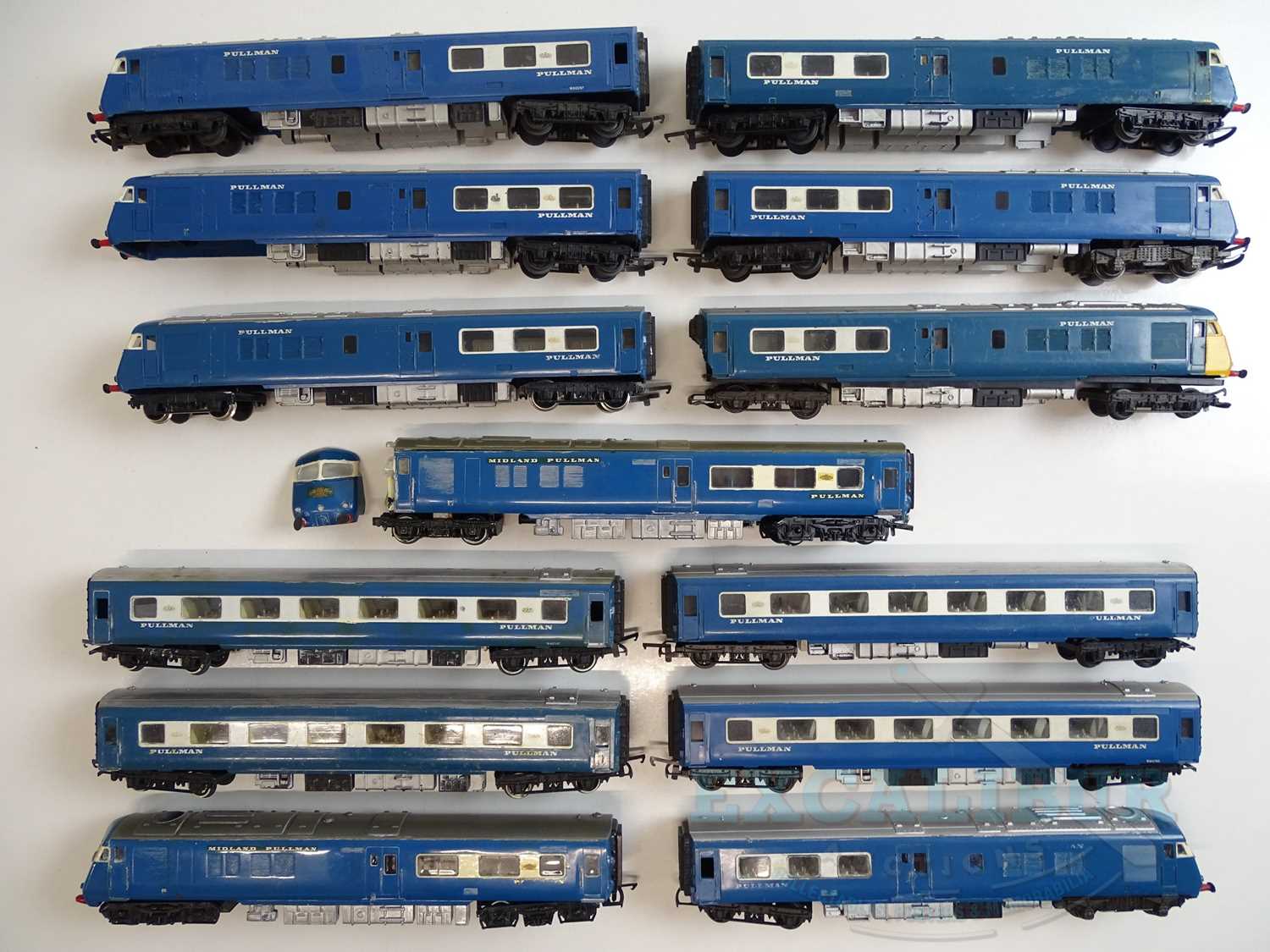 Lot 267 - A quantity of TRI-ANG OO gauge Blue Pullman