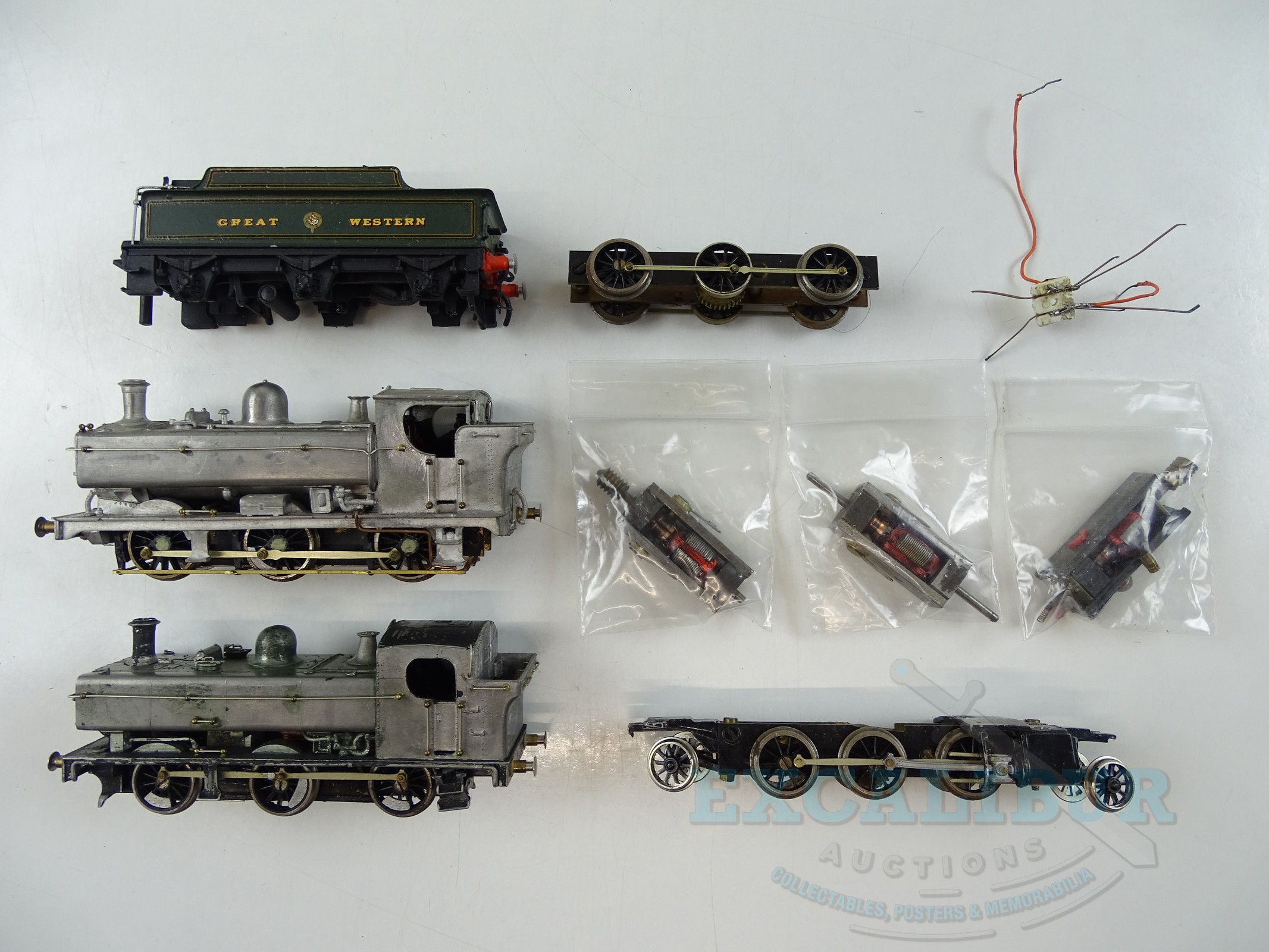 Lot 388 - A pair of unpainted kitbuilt OO gauge