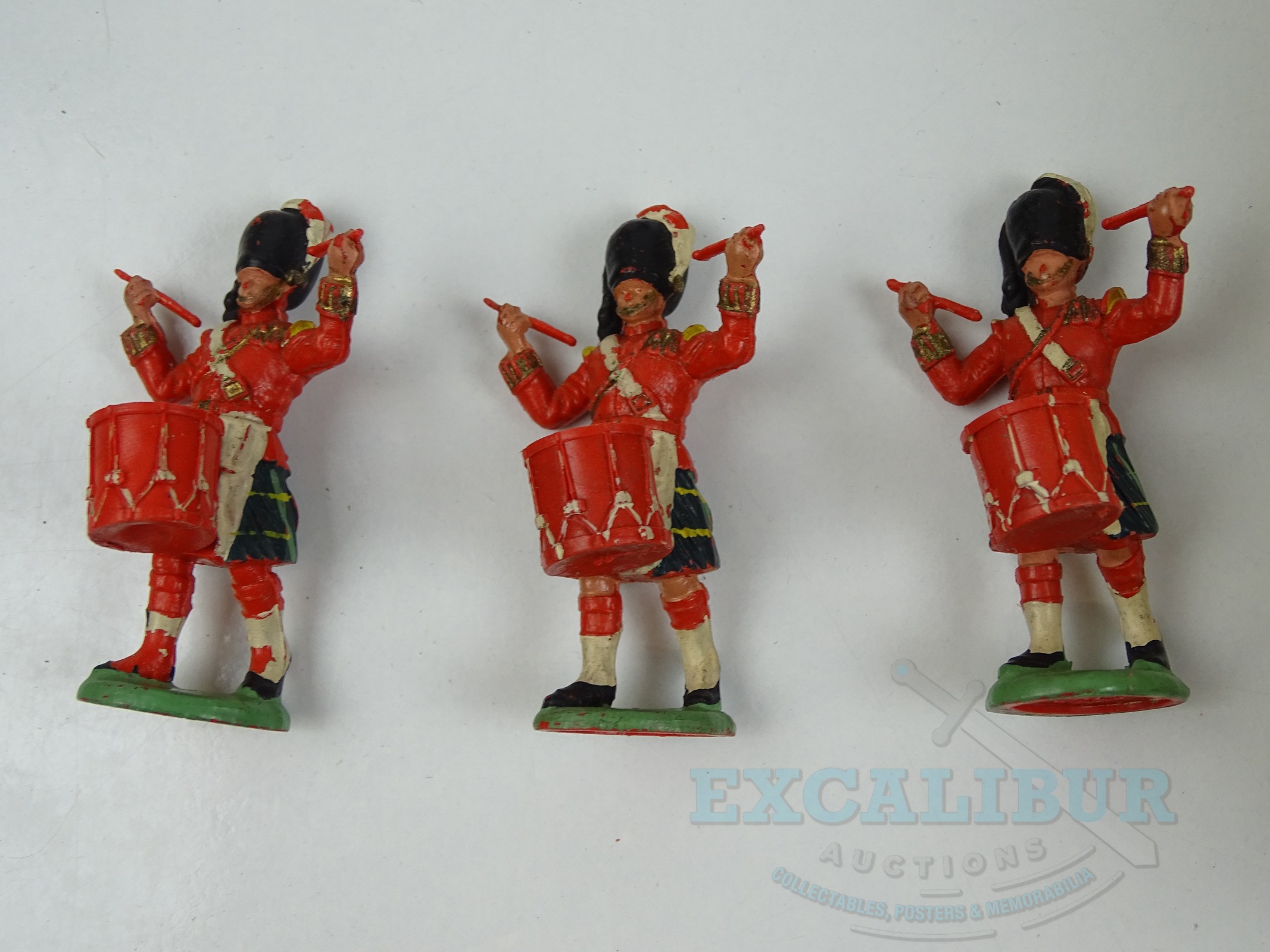 Lot 45 - A TRI-ANG wooden fort in original box