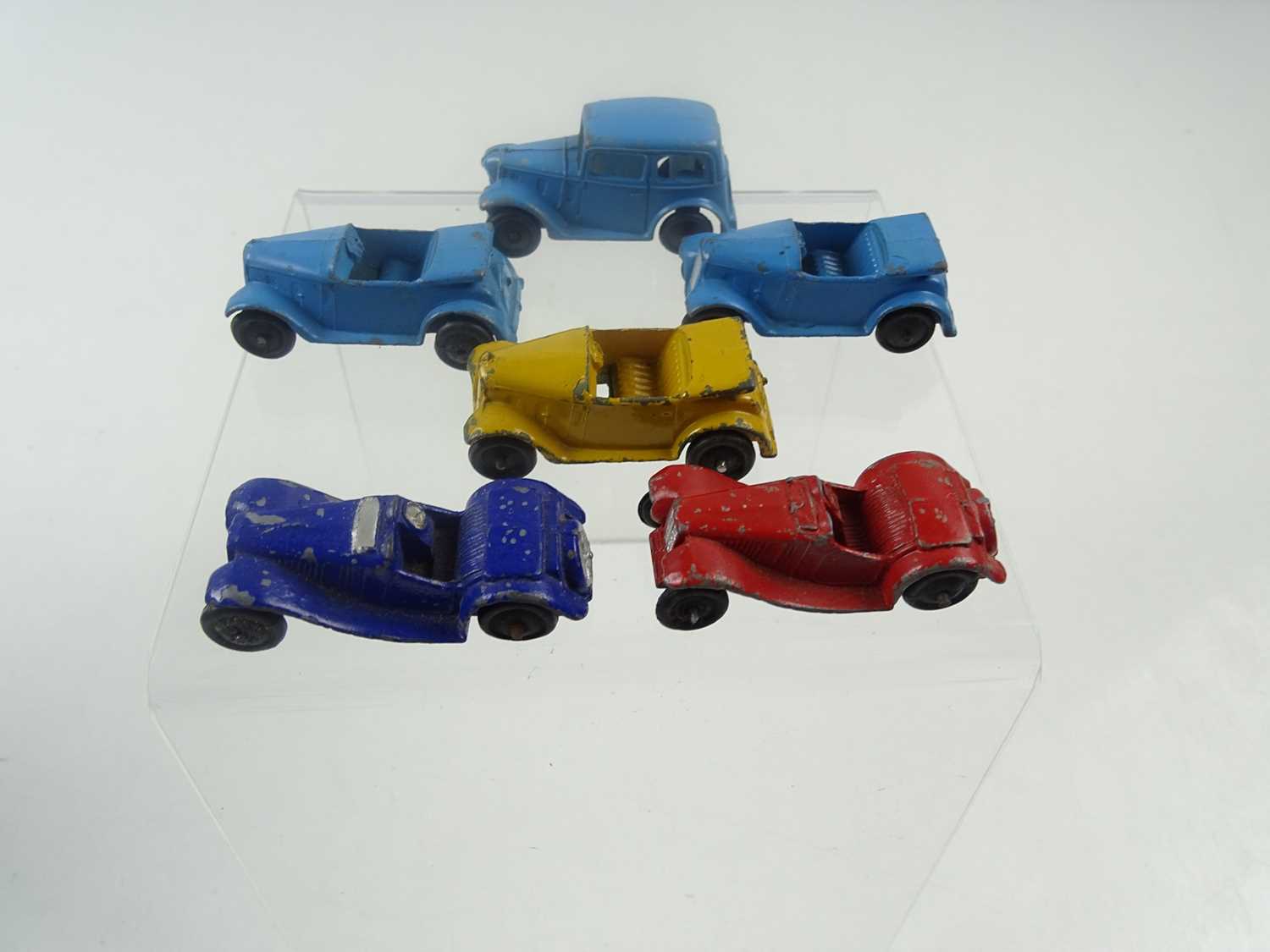 Lot 152 - A group of six DINKY 35 Series cars, x1 35a