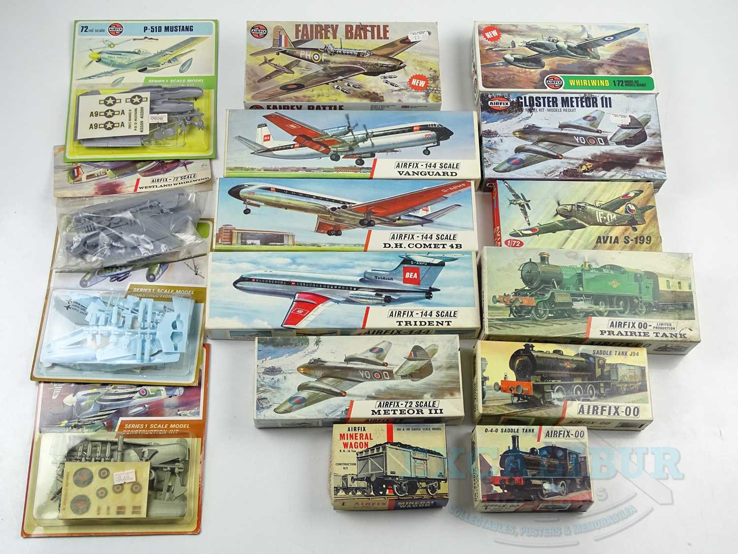 Lot 203 - A group of mixed scale unbuilt plastic kits