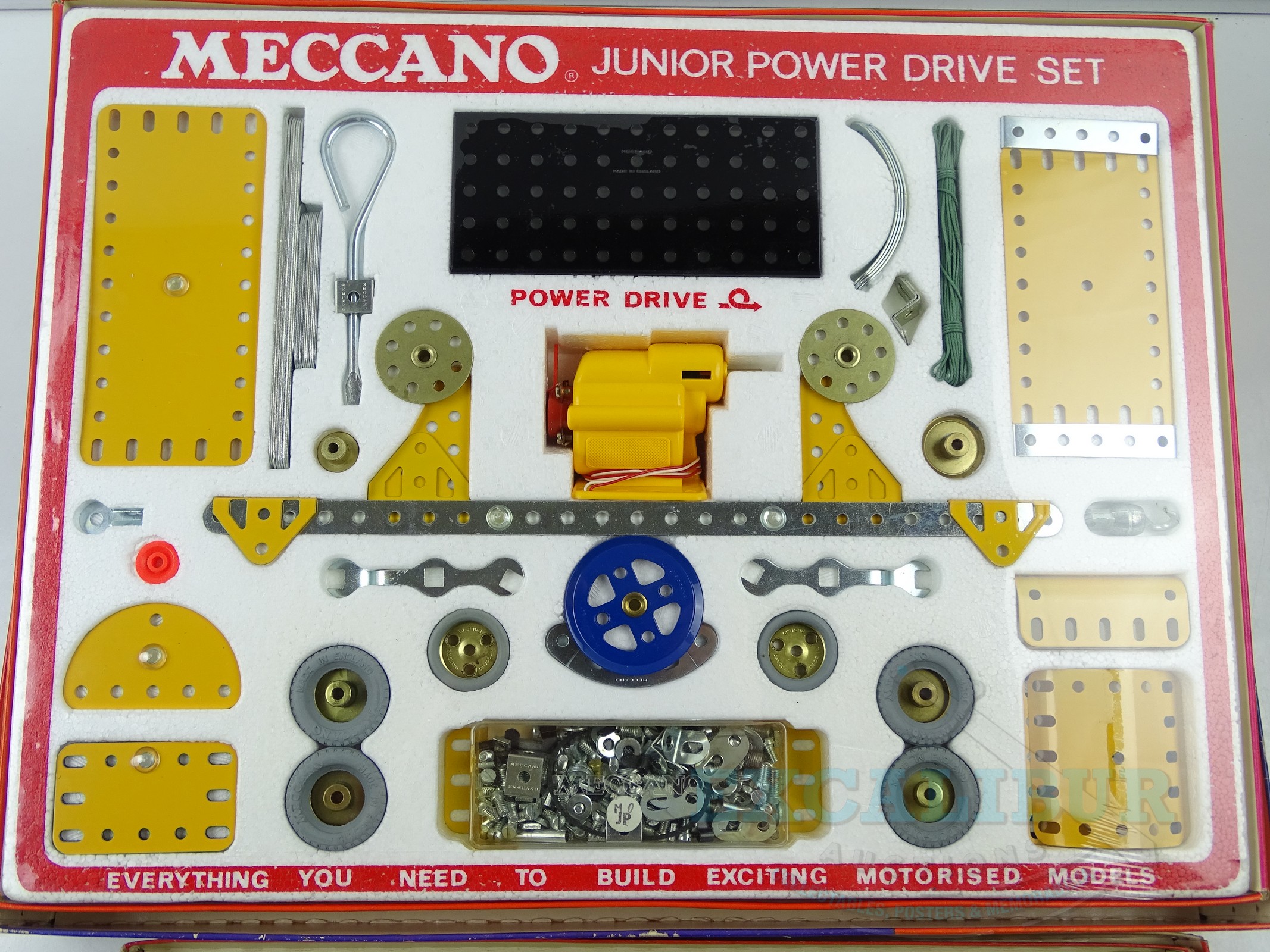 Lot 207 - A pair of vintage MECCANO sets, circa 1969