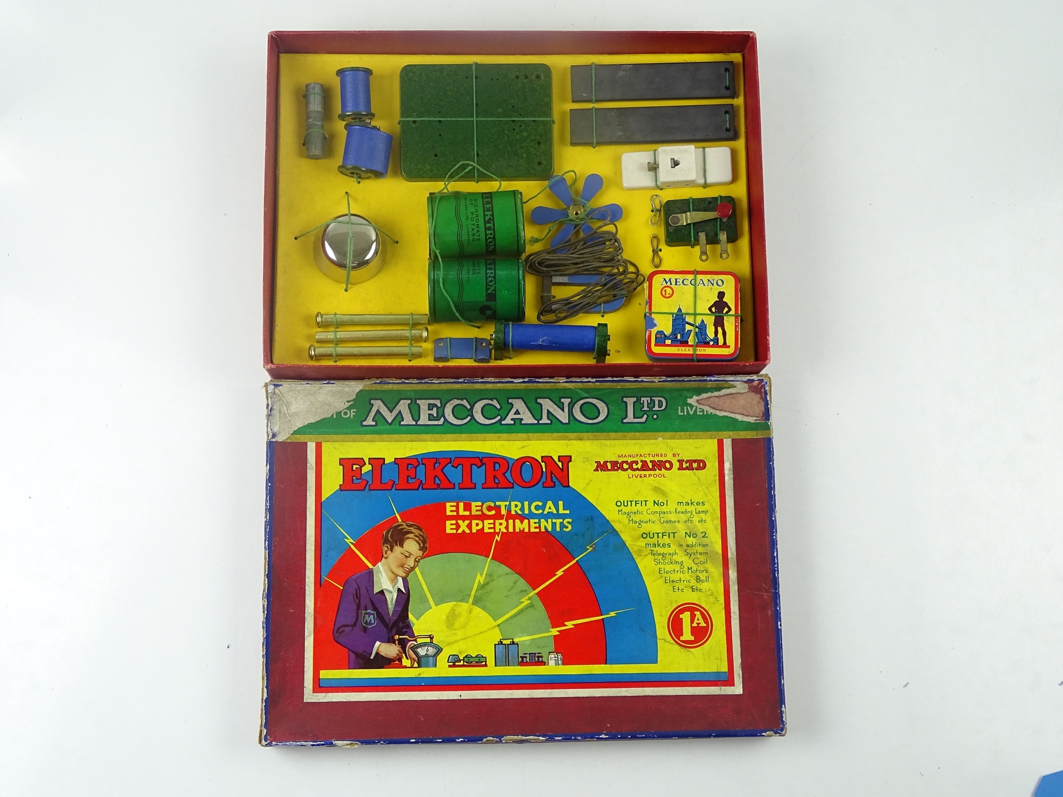 Lot 211 - A boxed 1930s Meccano Elektron Electrical