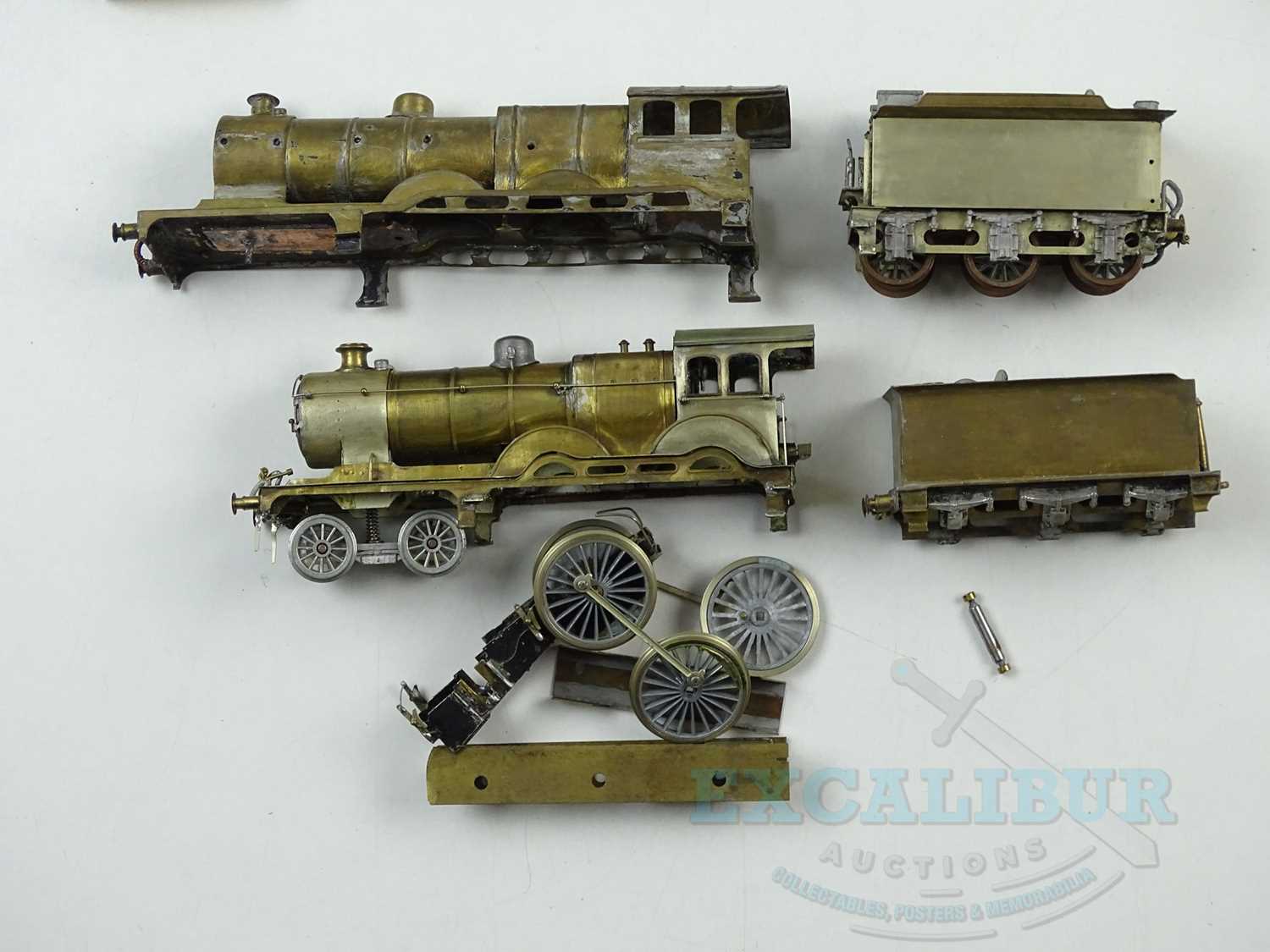 Lot 296 - A group of OO gauge part built