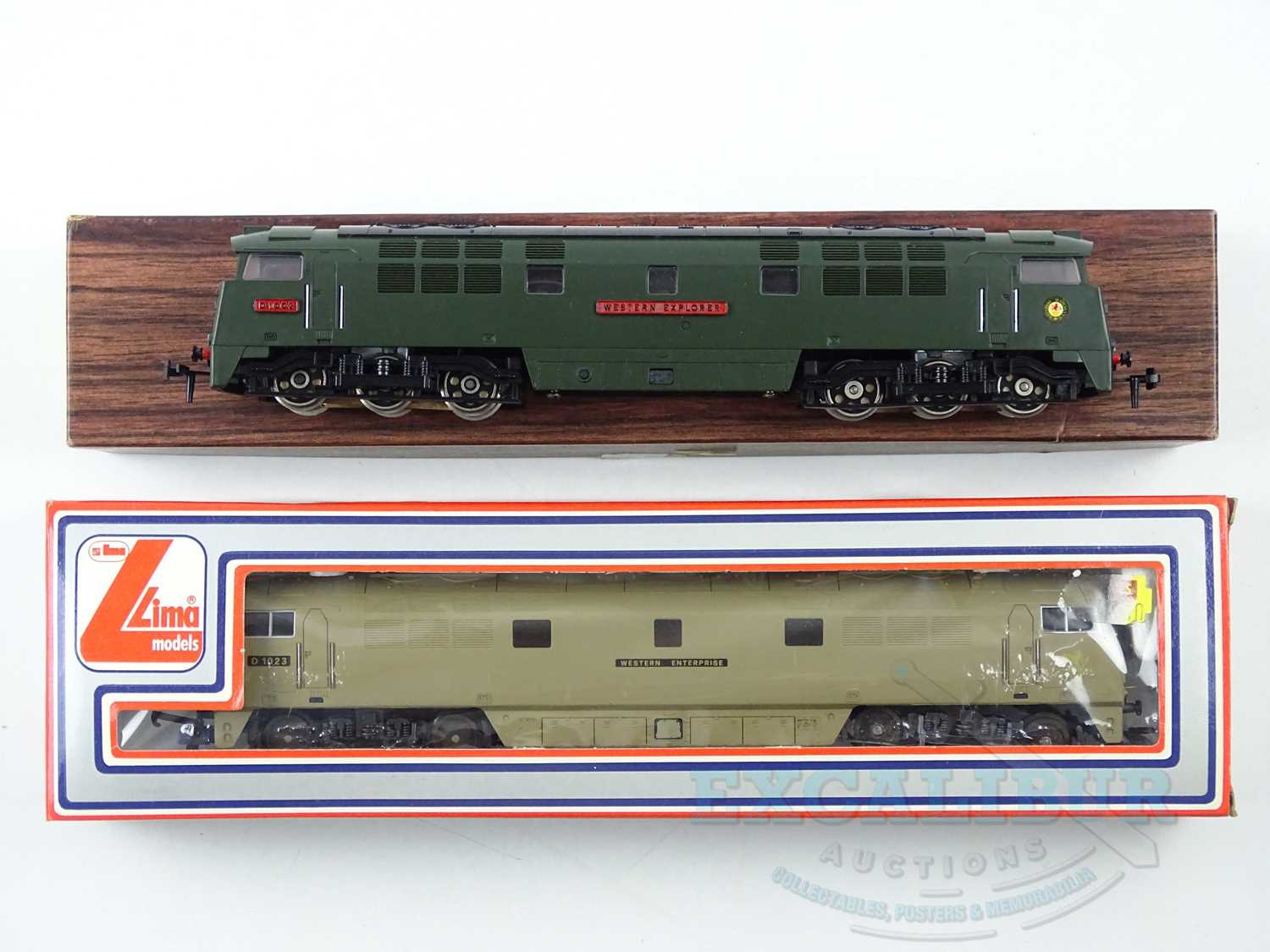Lot 563 - A pair of OO gauge Western class diesel