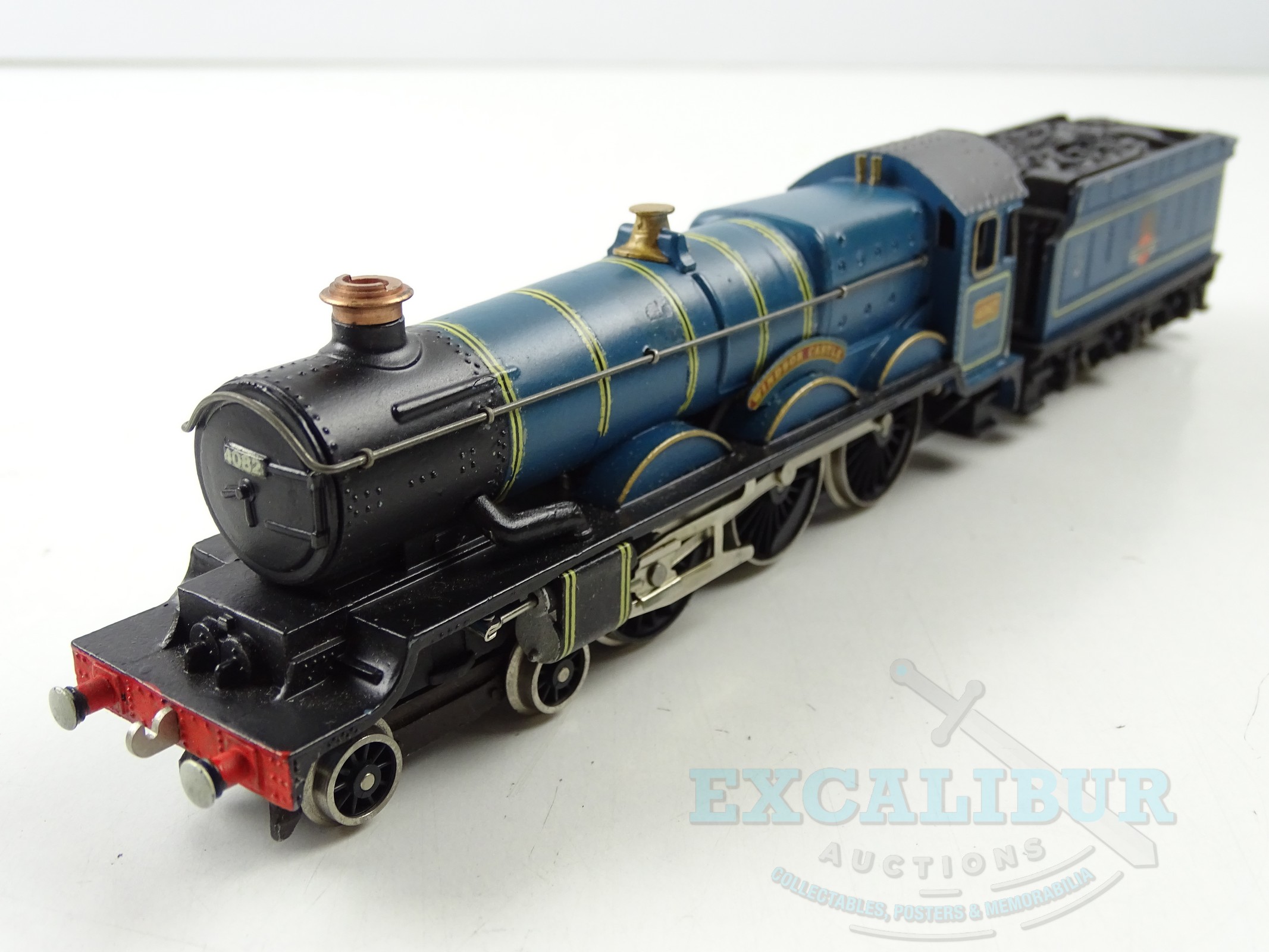 Lot 677 - A WRENN OO gauge W2223 Castle Class