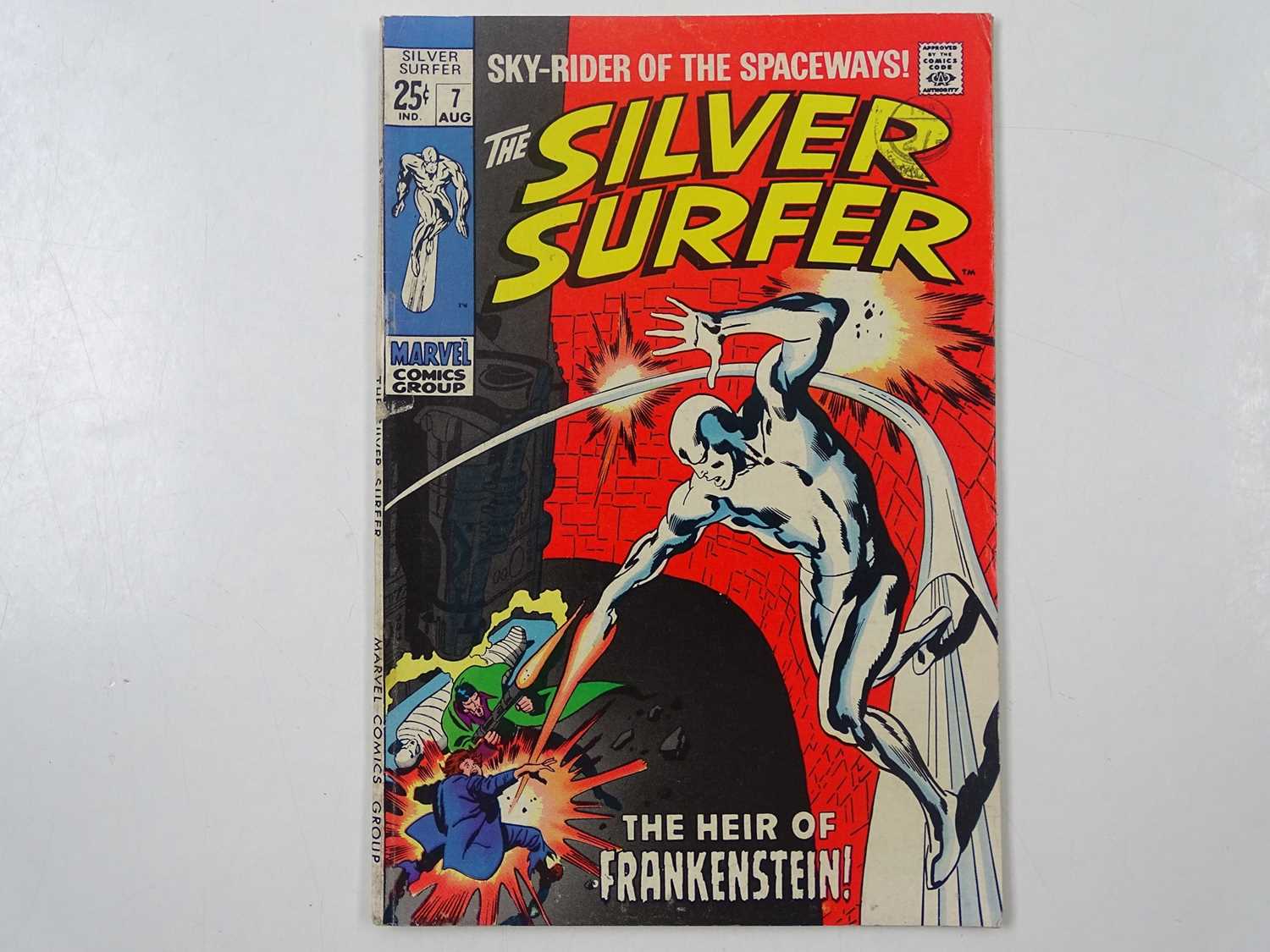 Lot 98 - SILVER SURFER #7 - (1969 - MARVEL - UK Cover