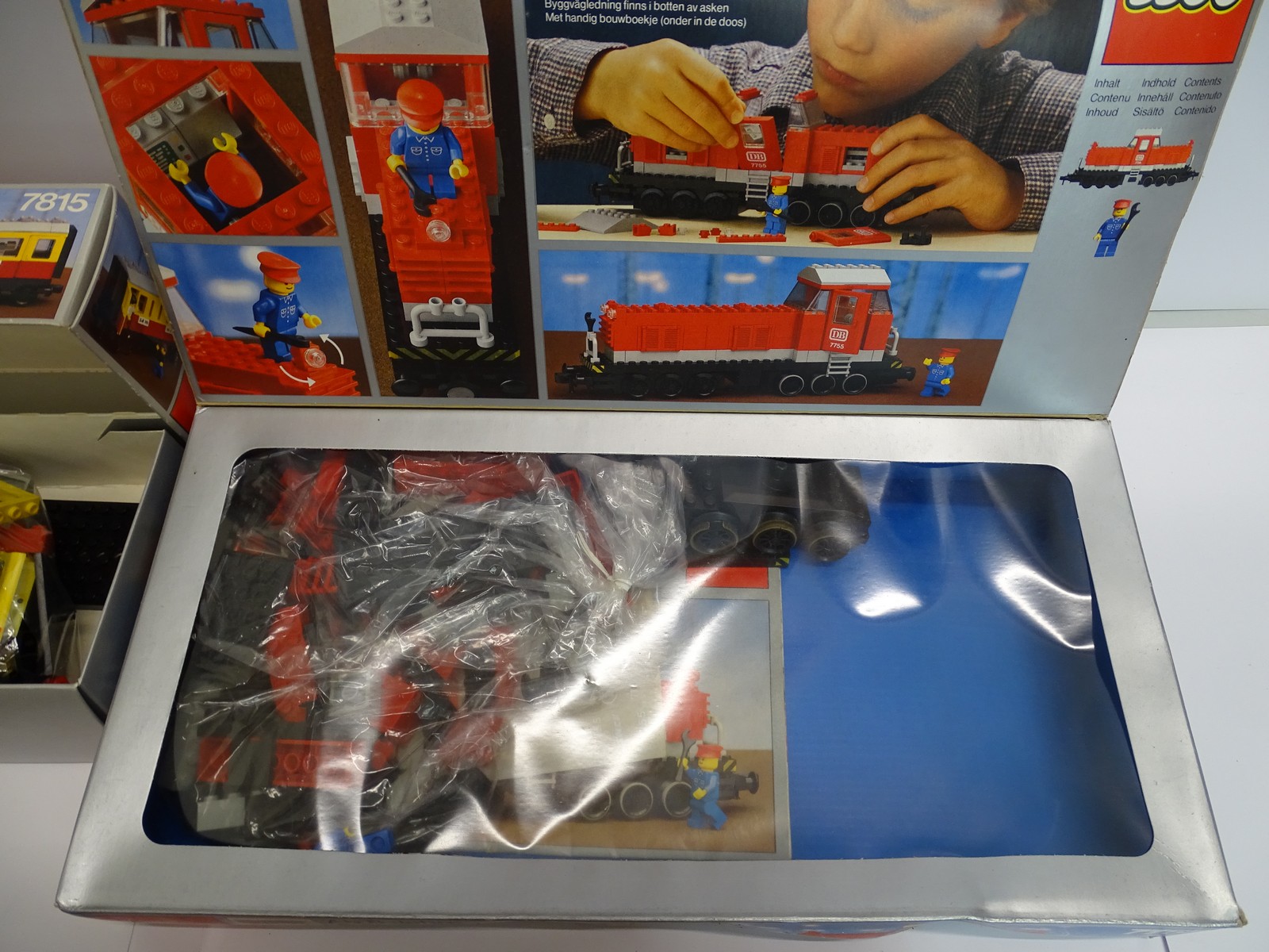 Lot 182 - A group of vintage LEGO train and track kits