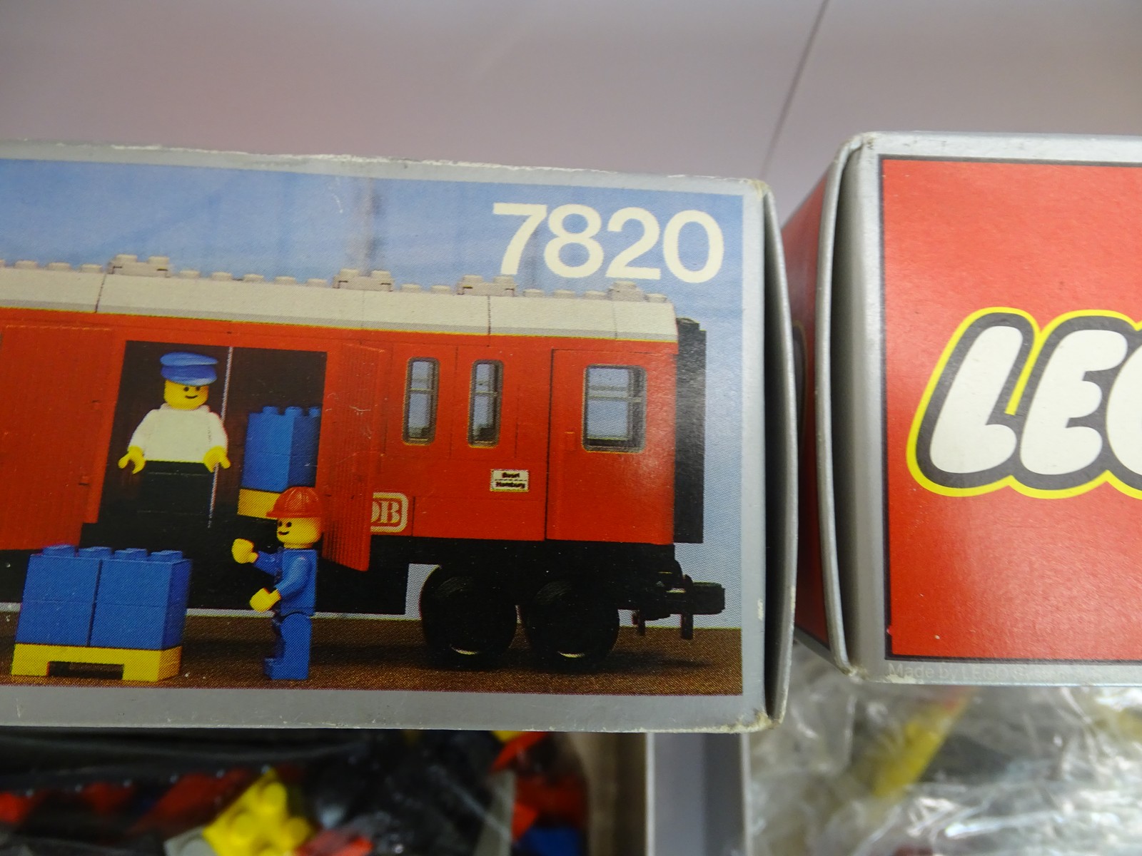 Lot 182 - A group of vintage LEGO train and track kits