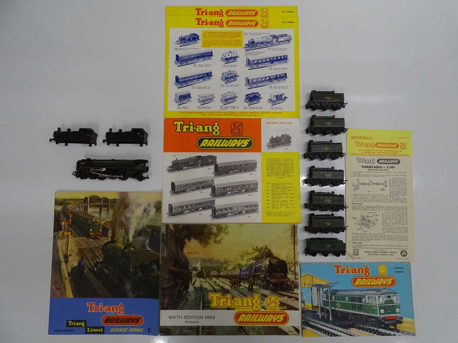 Lot 249 - A group of TRI-ANG TT gauge to include a