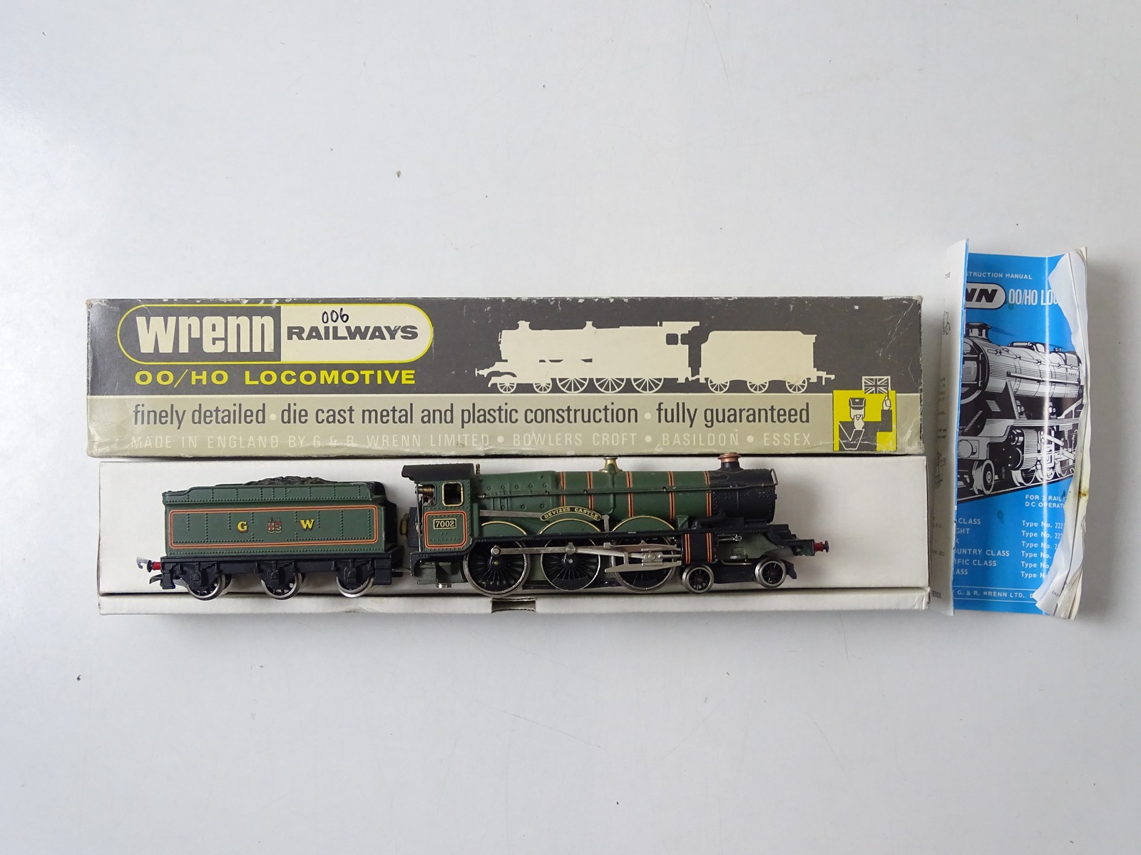 Lot 500 - A WRENN OO gauge W2222 Castle Class steam