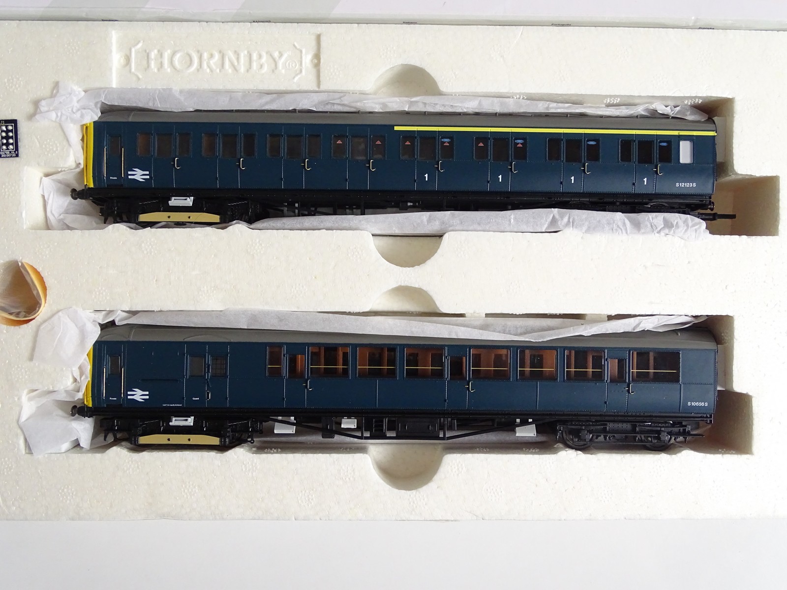 Lot 524 - A HORNBY R3259 OO Gauge 2-BIL Class EMU