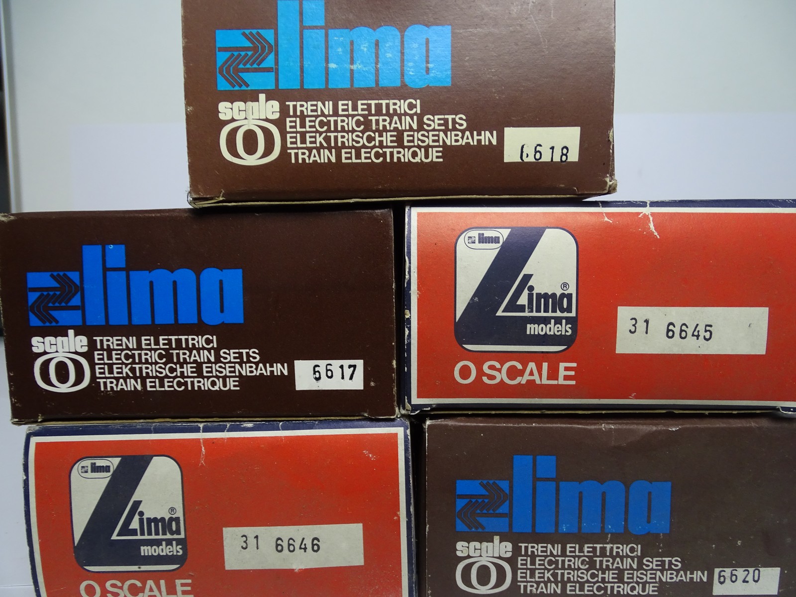 Lot 542 - A group of LIMA O gauge Mark 1 passenger