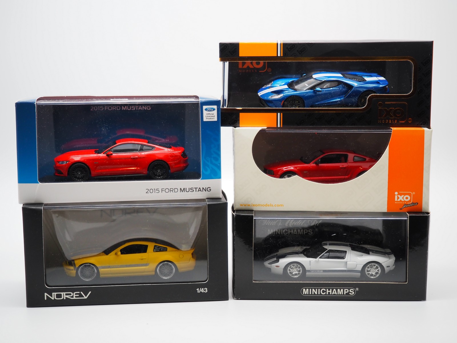 Lot 113 - A group of 1:43 scale models by IXO, IXO
