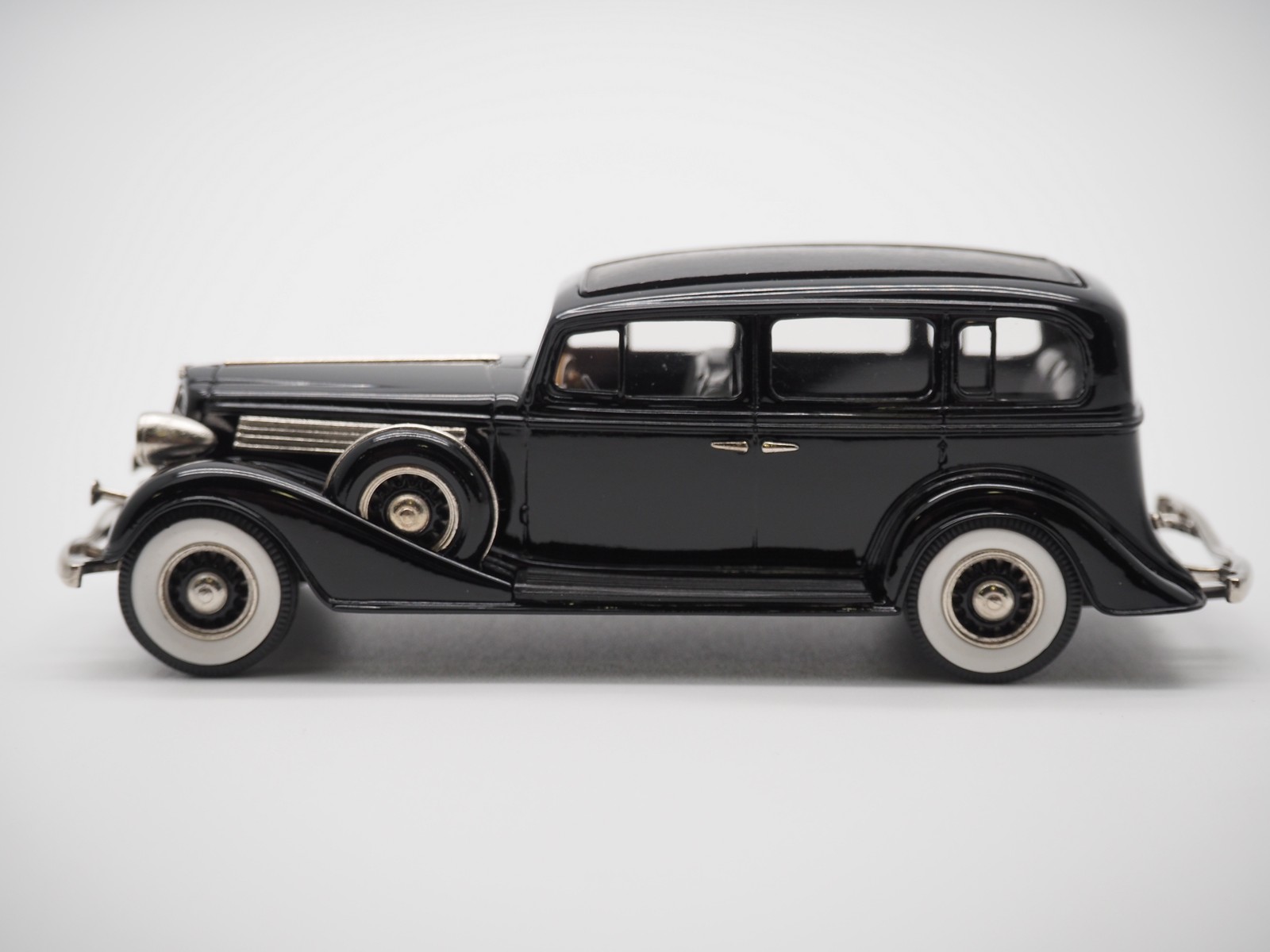 Lot 17 - A BROOKLIN B.C.010 'The Buick Collection'