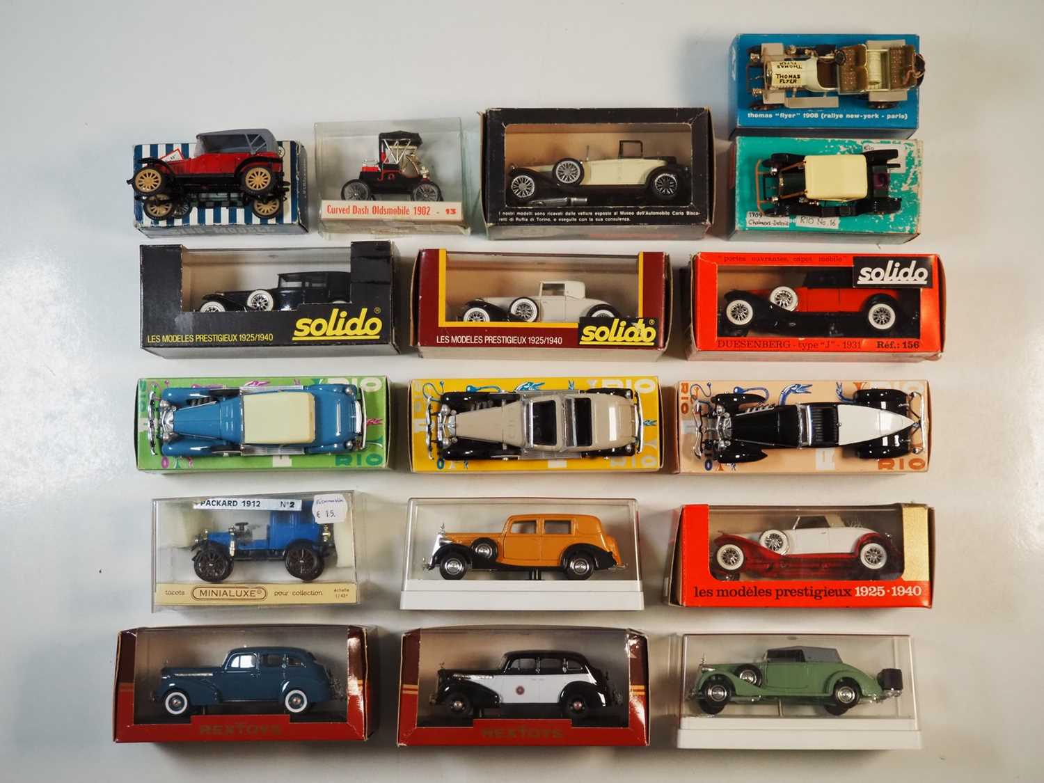 Lot 238 - A group of boxed 1:43 scale models to