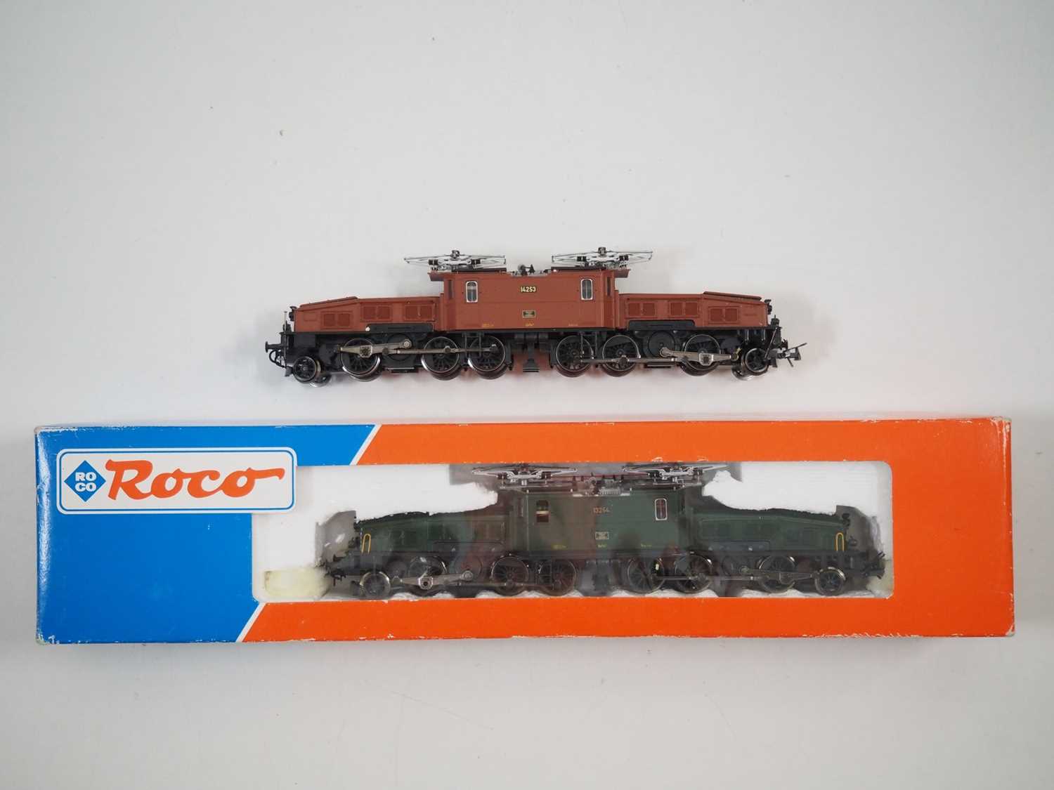 Lot 374 - A pair of ROCO Swiss outline HO gauge