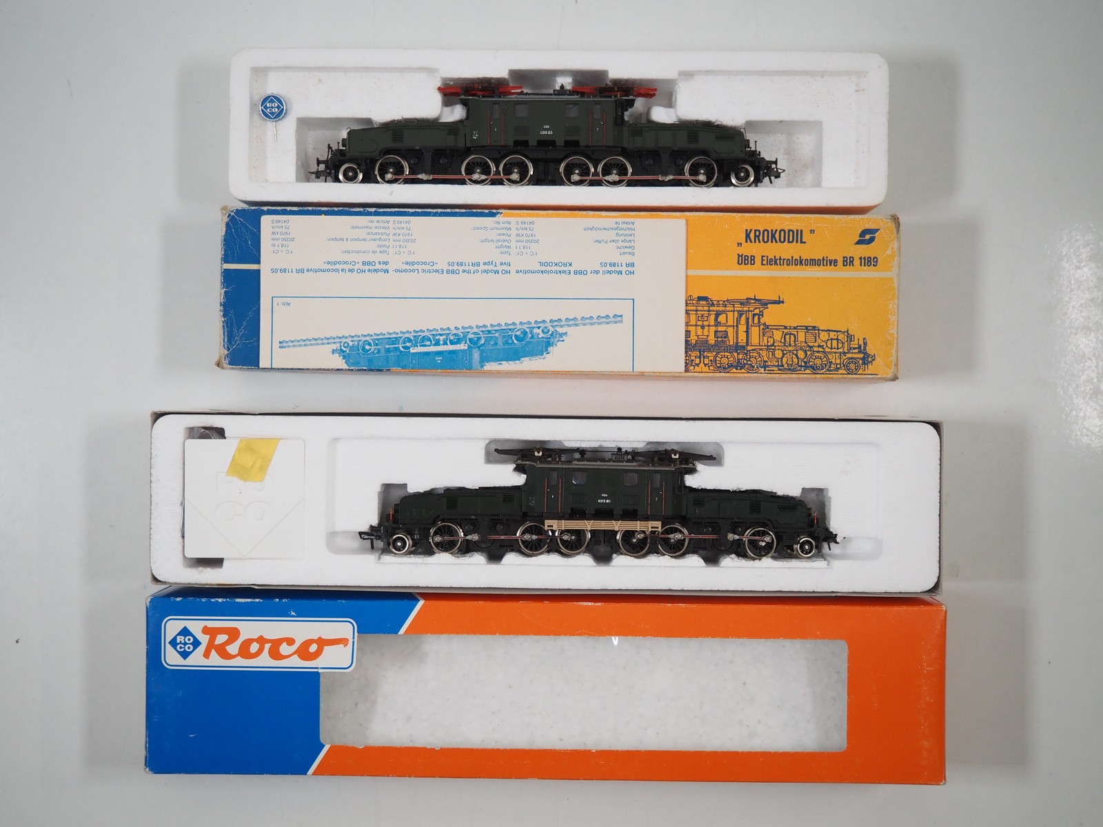 Lot 378 - A pair of ROCO Austrian outline HO gauge