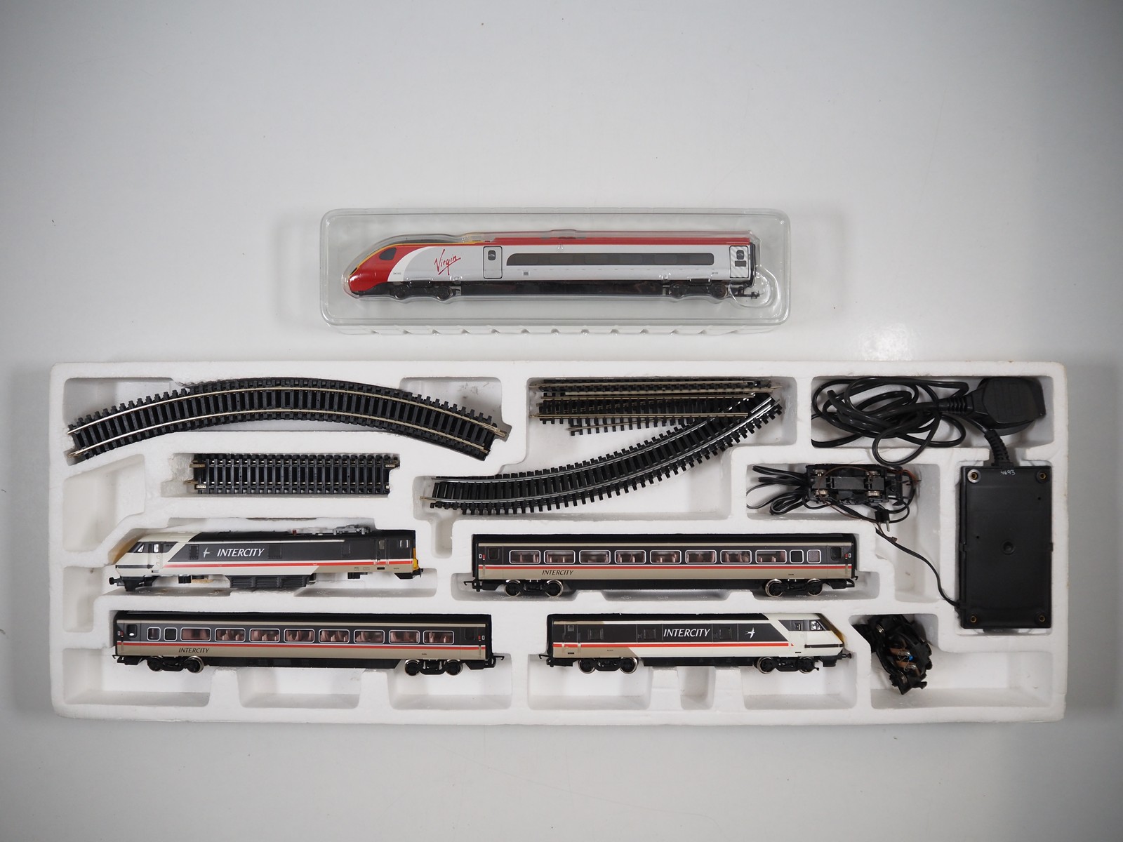 Lot 515 - A HORNBY R696 Intercity 225 train set A/F