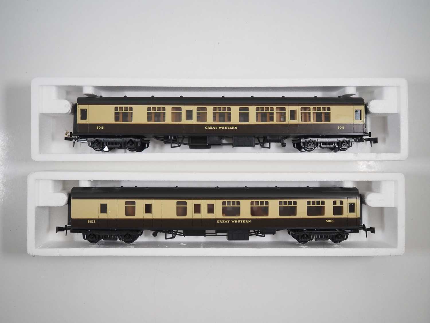 Lot 691 - A pair of LIMA O gauge Mark 1 coaches in