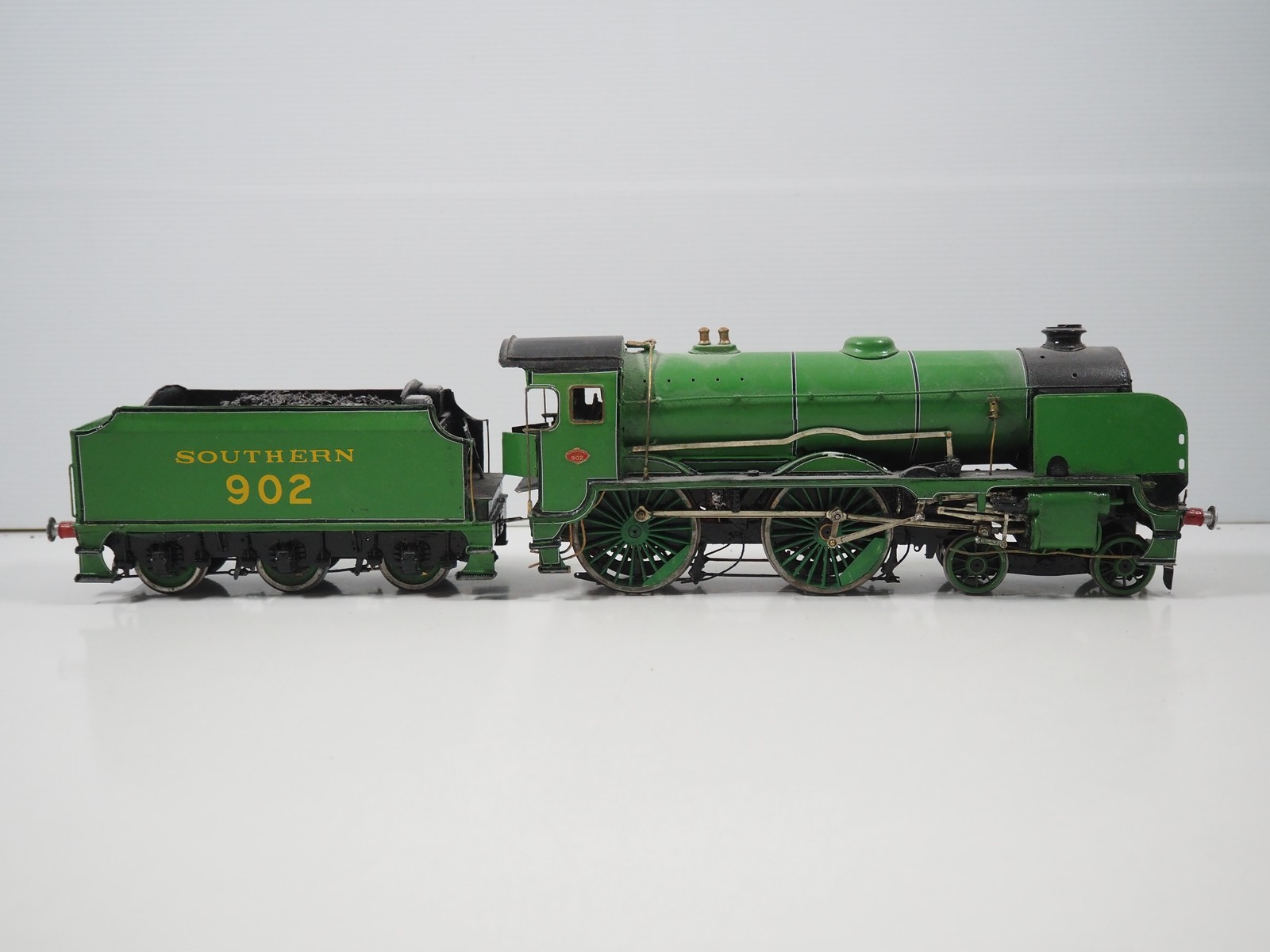 Lot 692 - A kitbuilt finescale O gauge 2-rail 12V DC