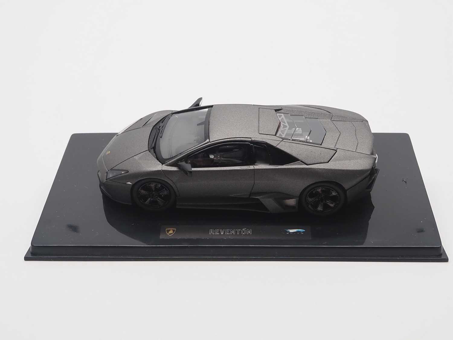 Lot 93 - A group of 1:43 scale models by MATTEL HOT