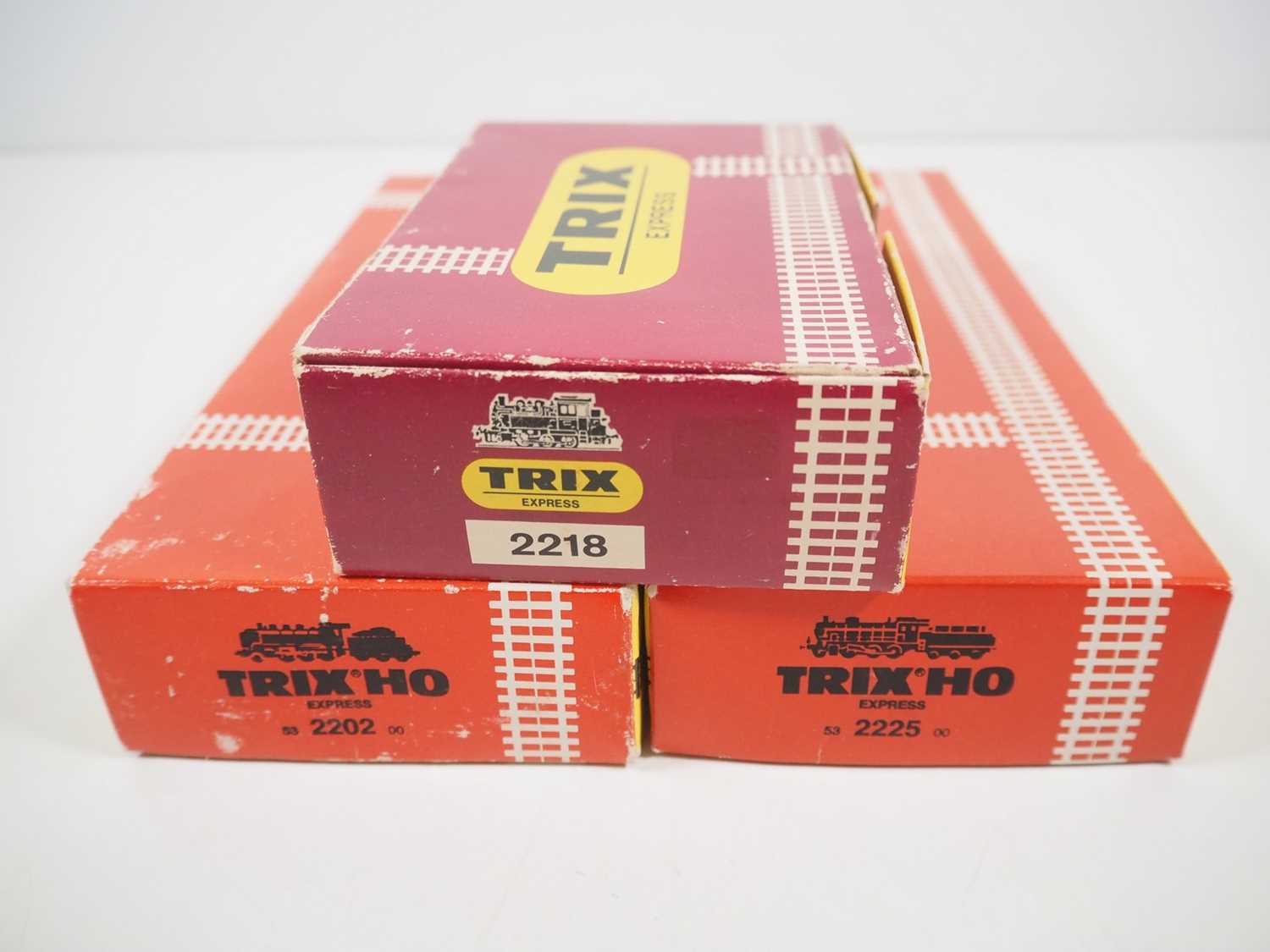 Lot 221 - A group of TRIX EXPRESS HO gauge 3-rail DC