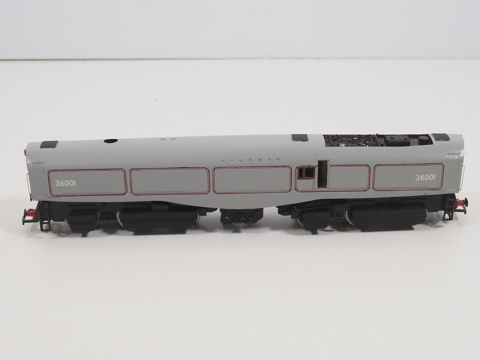 Lot 362 - A GOLDEN ARROW OO gauge Bulleid Leader hand