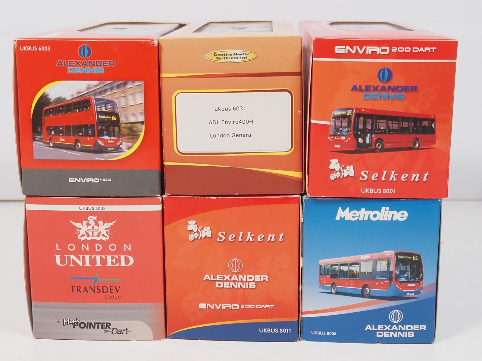Lot 4 - A group of 1:76 scale diecast buses by