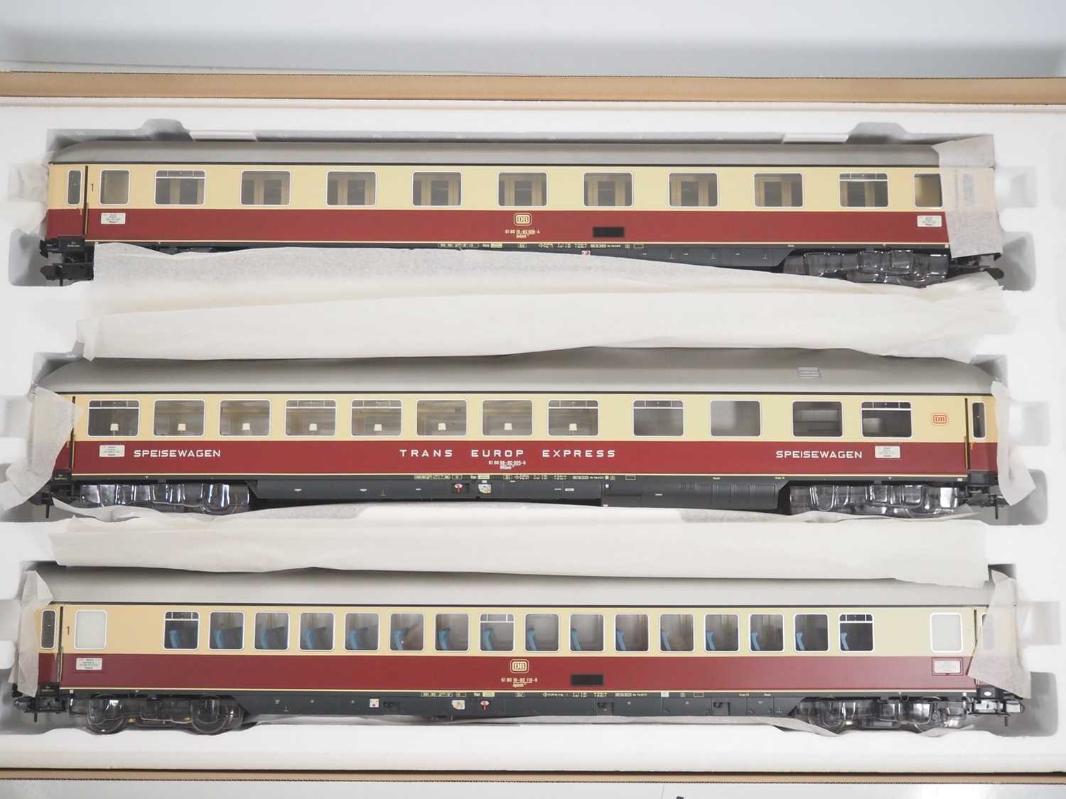 Lot 574 - A MARKLIN Gauge 1 58039 'Rheingold 2' triple