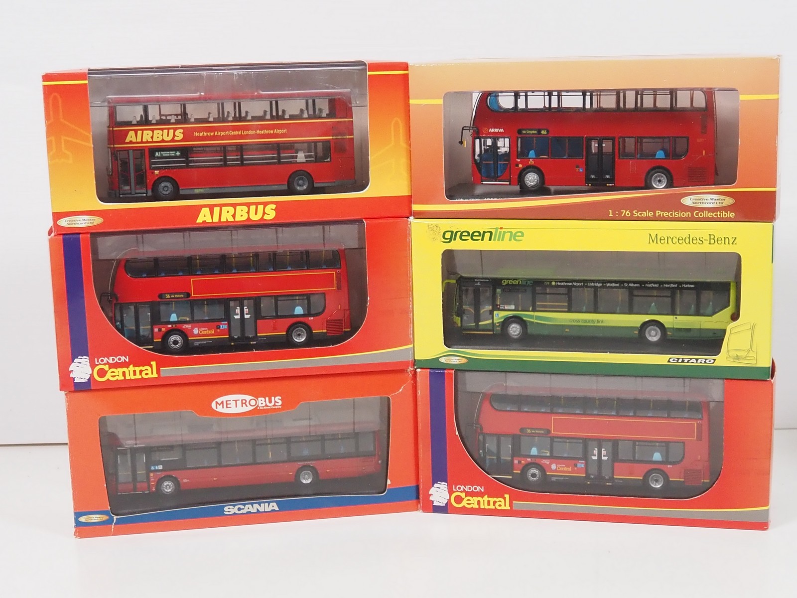 Lot 67 - A group of 1:76 scale diecast buses by