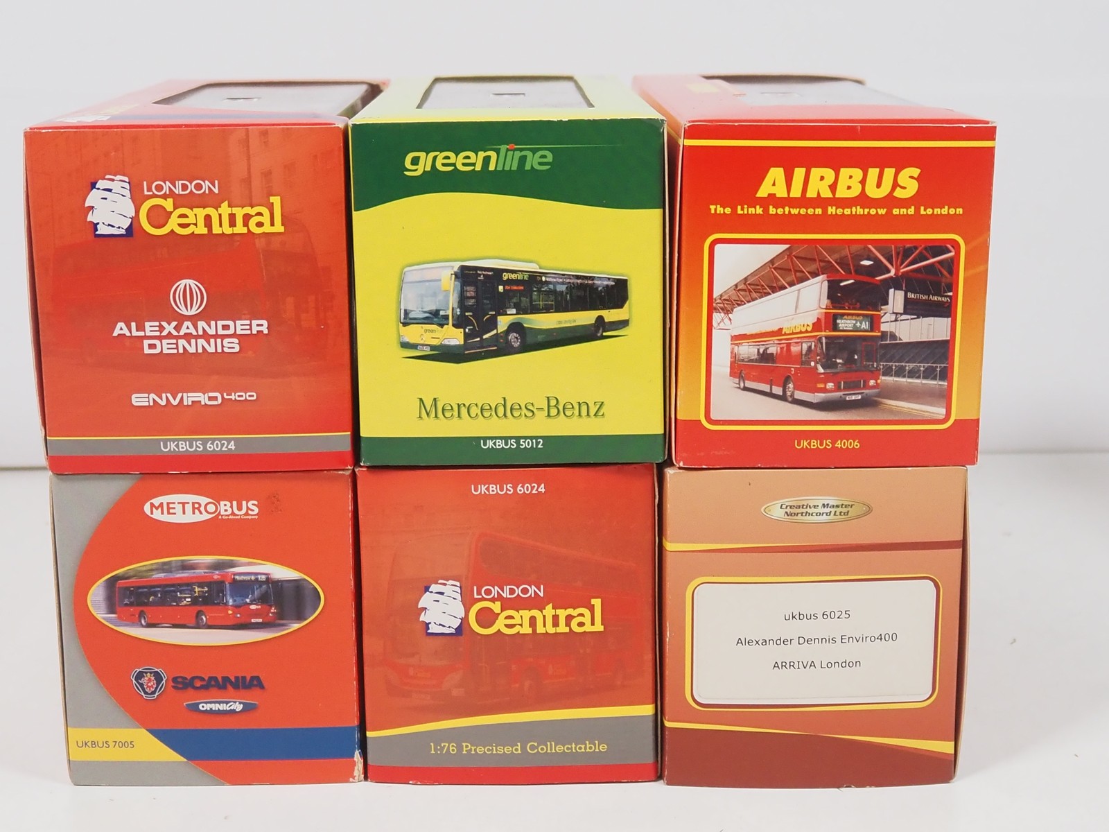 Lot 67 - A group of 1:76 scale diecast buses by