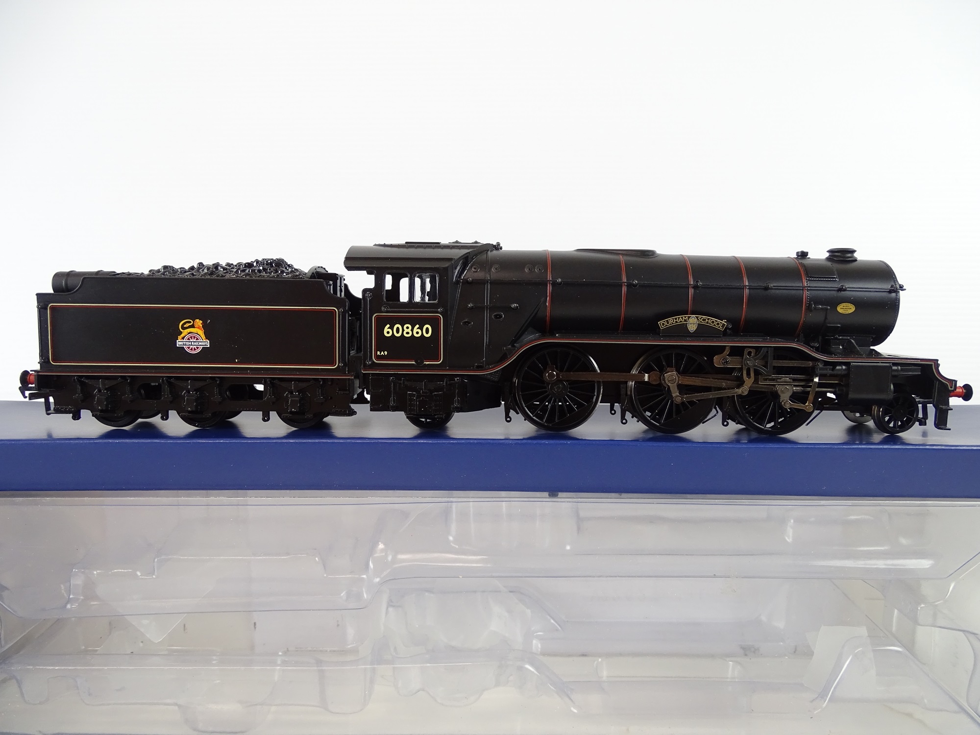 Lot 318 - A BACHMANN 31-564 Class V2 steam locomotive