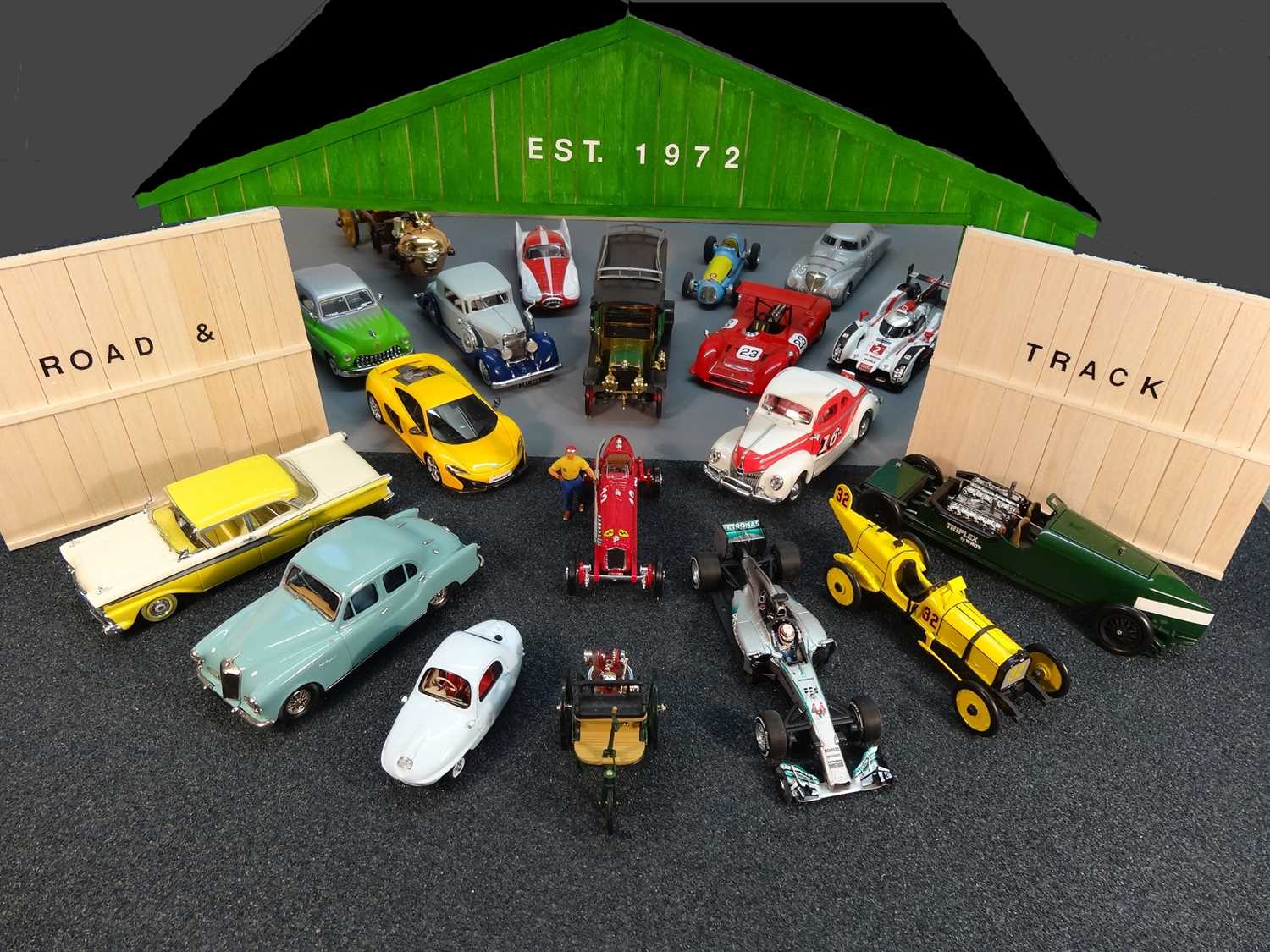Lot 156 - Lots 157 - 235 comprise Formula 1 Cars from