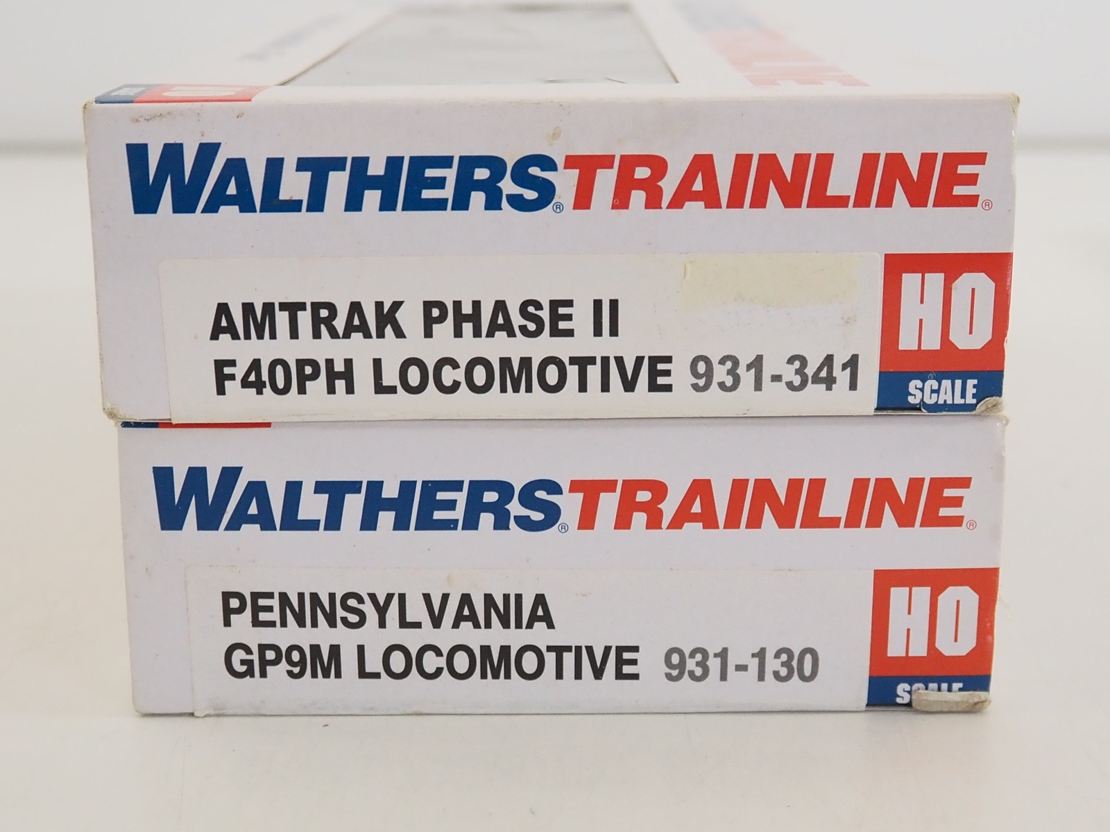 Lot 137 - A pair of WALTHERS TRAINLINE HO gauge diesel