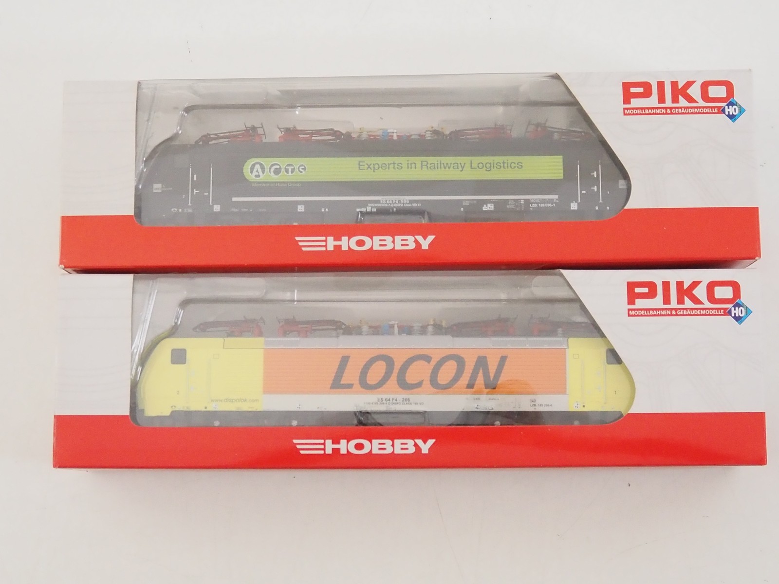Lot 191 - A pair of PIKO HO gauge German outline