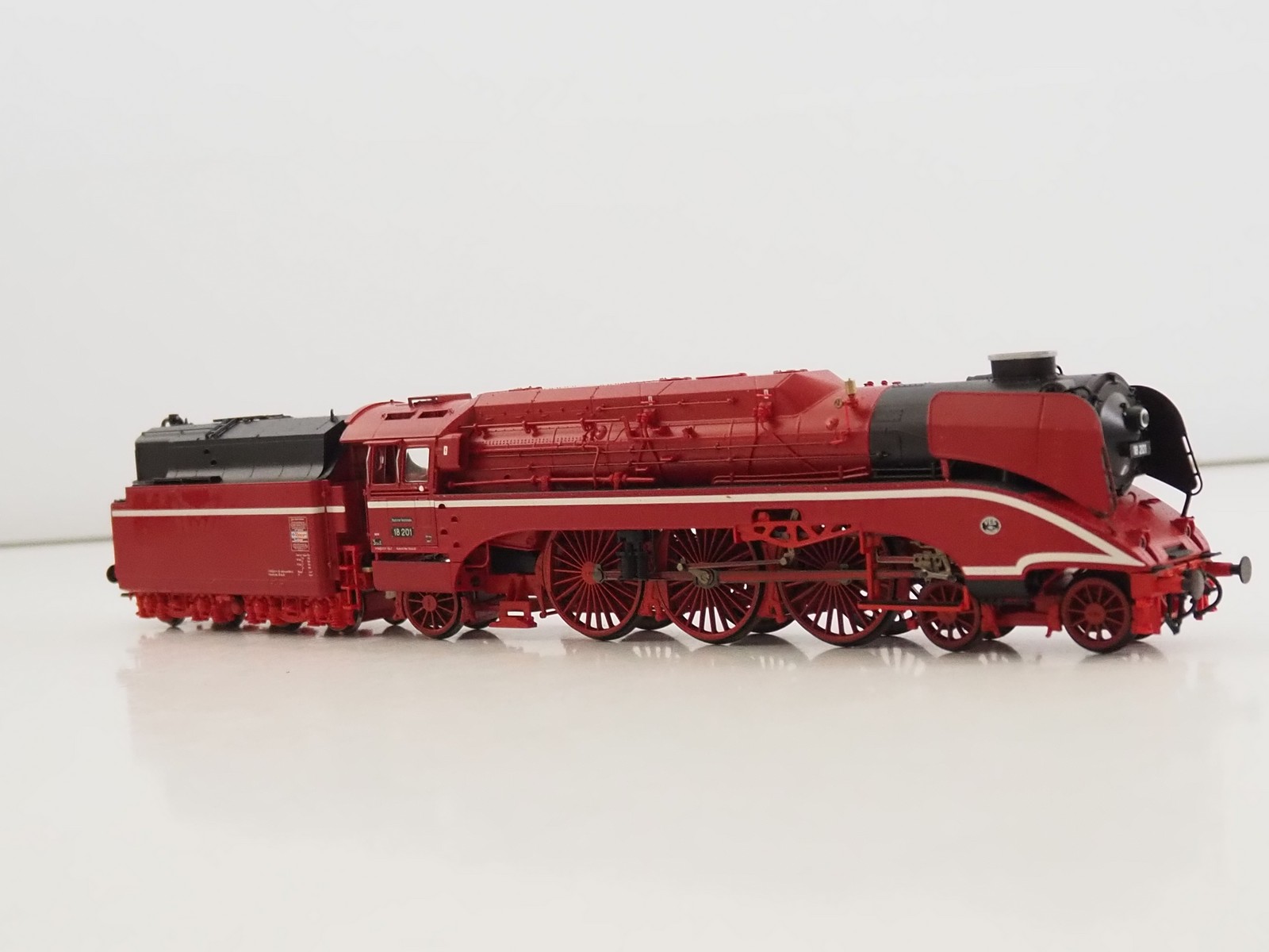 Lot 303 - A ROCO HO gauge German outline 63202 BR18